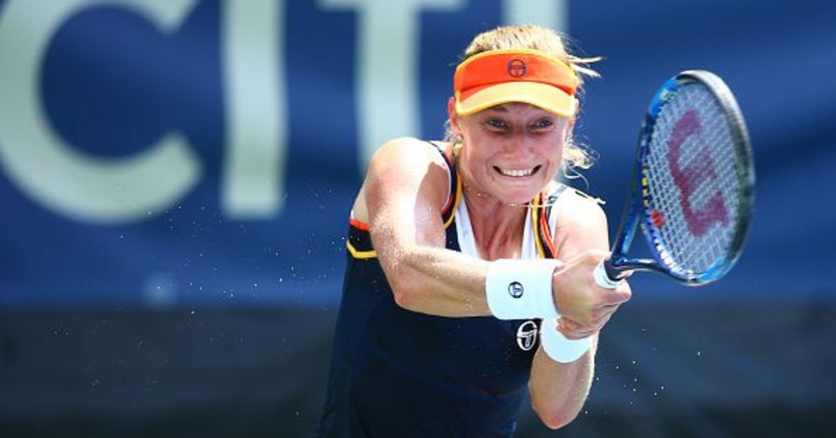 Makarova moves on against Halep in DC