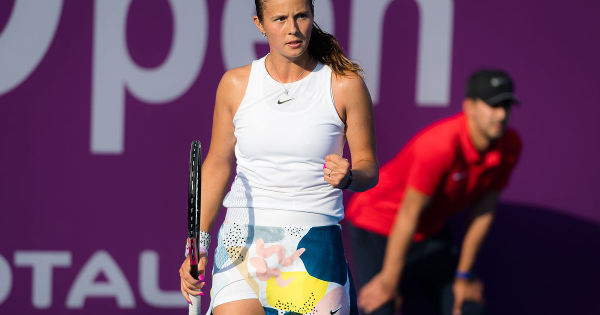Kasatkina grinds out opening victory in Lyon