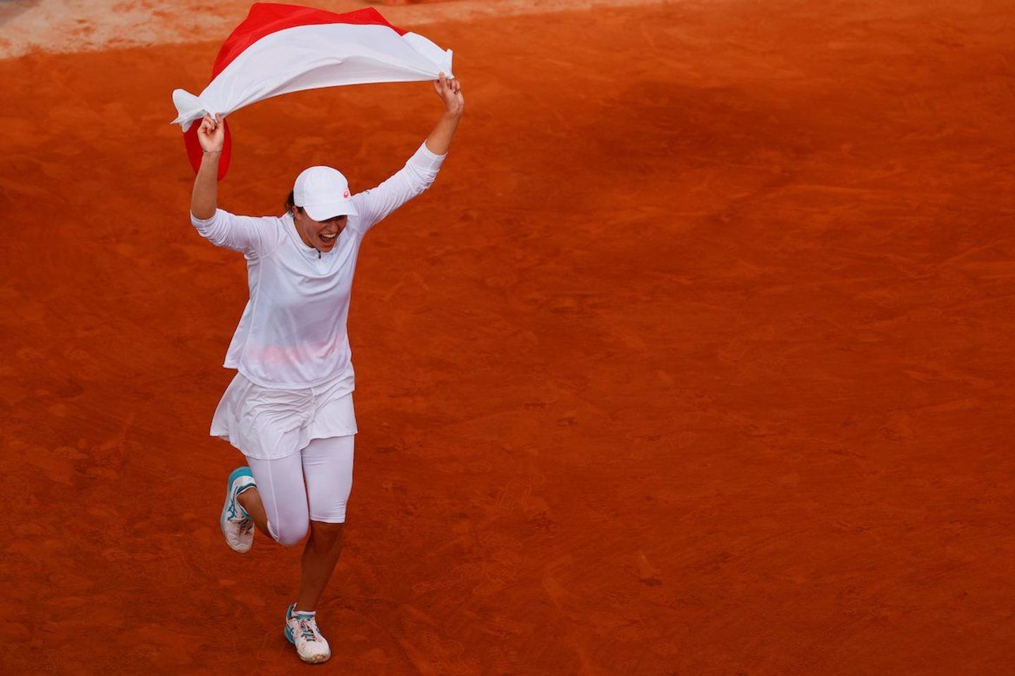 'A star is born' - History-making Swiatek lauded after French Open win