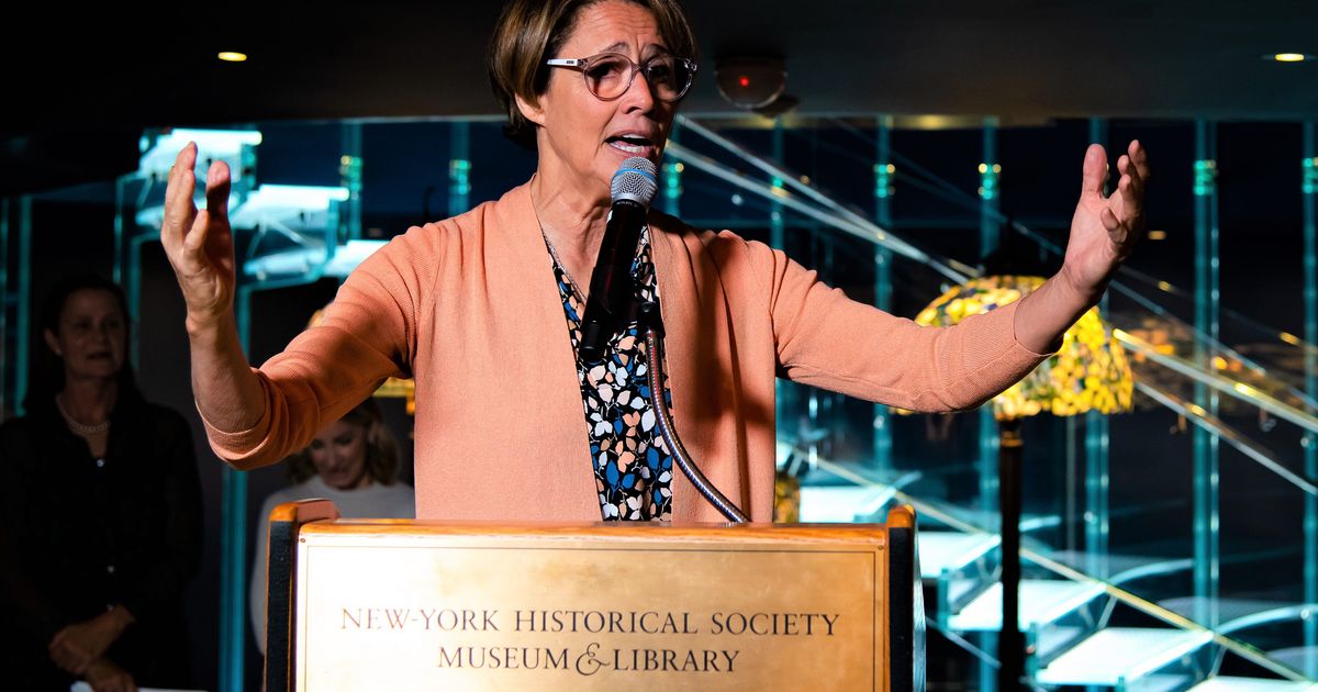 Mary Carillo receives Georgina Clark Mother Award