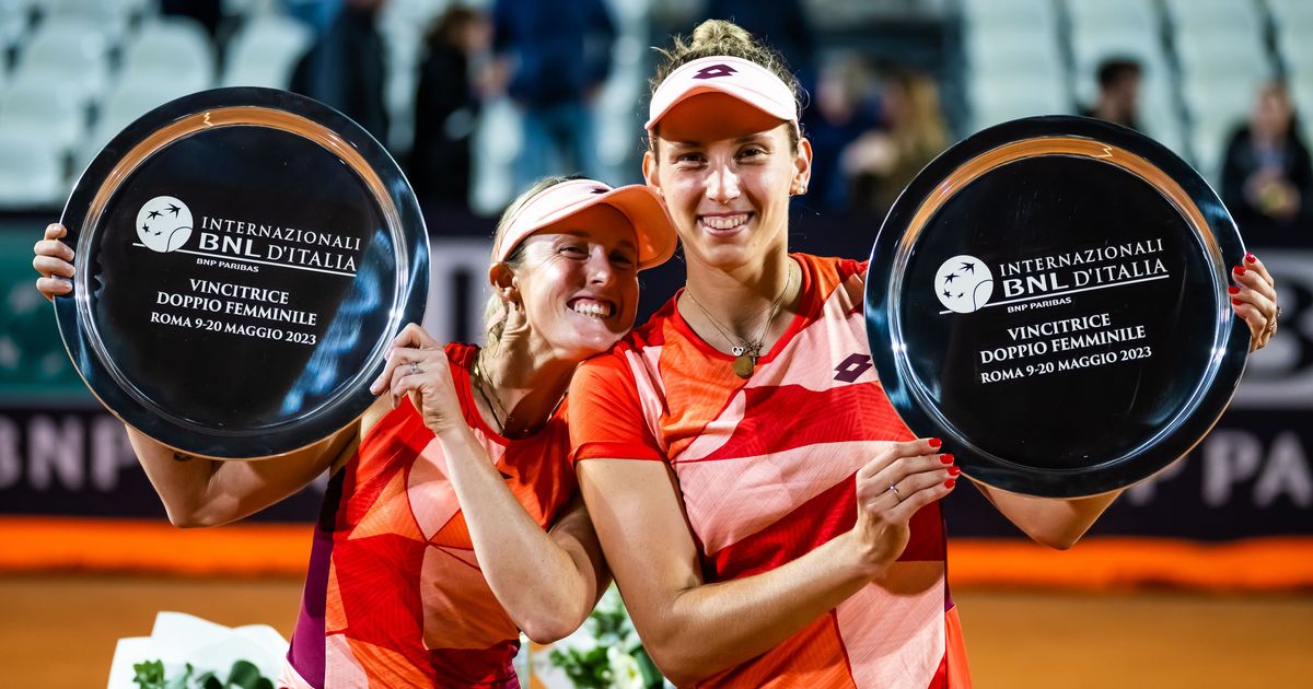 Hunter, Mertens derrotan a Gauff, Pegula para ganar el título de dobles en Roma