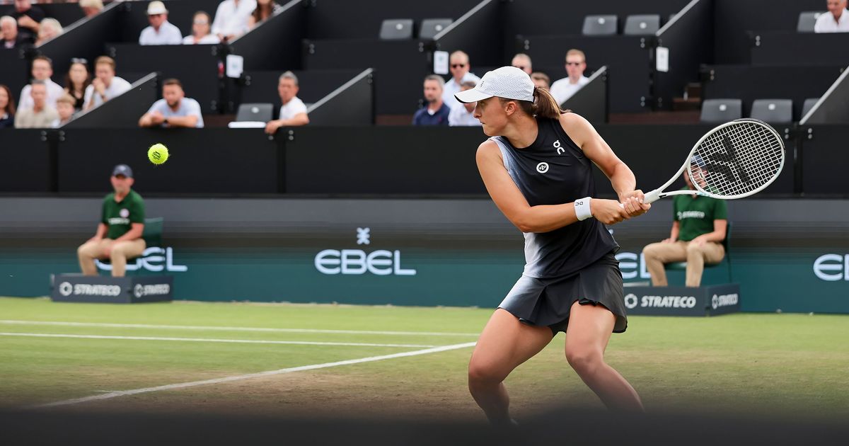 Swiatek wins 10th straight match, into first grass-court semifinal