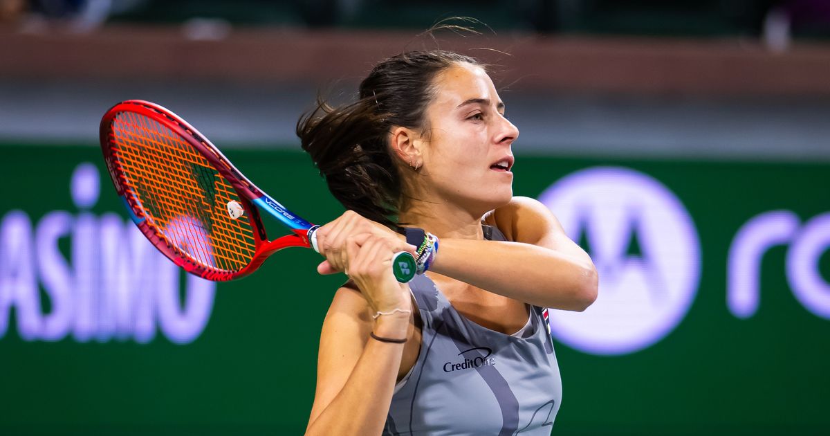 Navarro ousts qualifier Hunter in Miami second-round clash