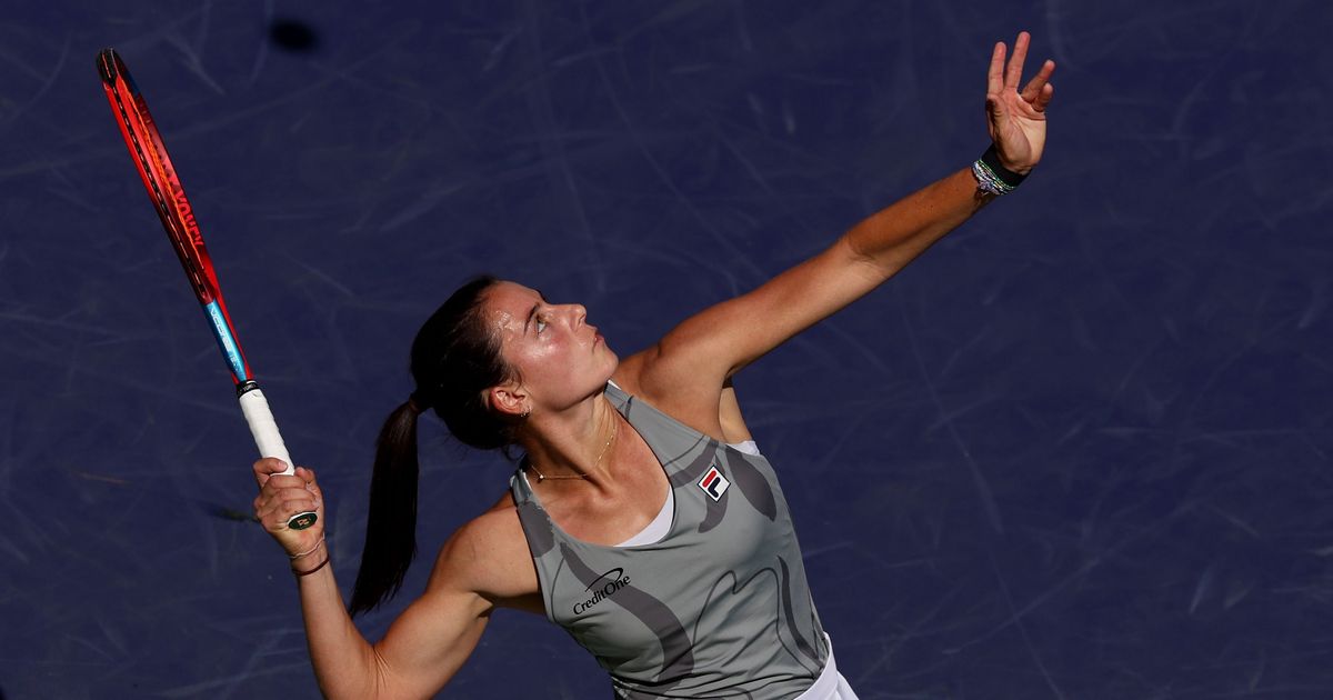 Navarro maintains perfect record vs. Paolini to make Miami last 16