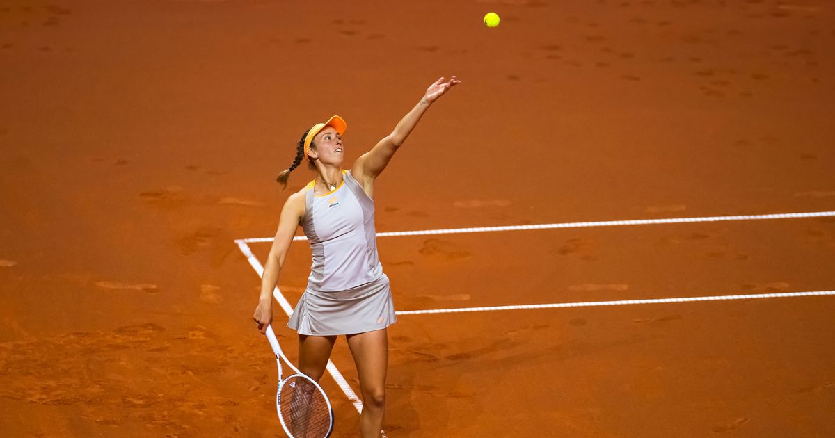 Mertens improves to 5-0 vs. Siniakova to reach Rome third round