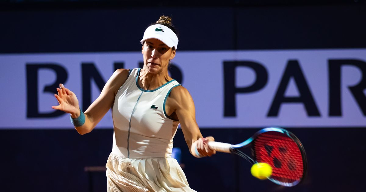 Hot Shot: Bernarda Pera goes up, down and side-to-side in Rome