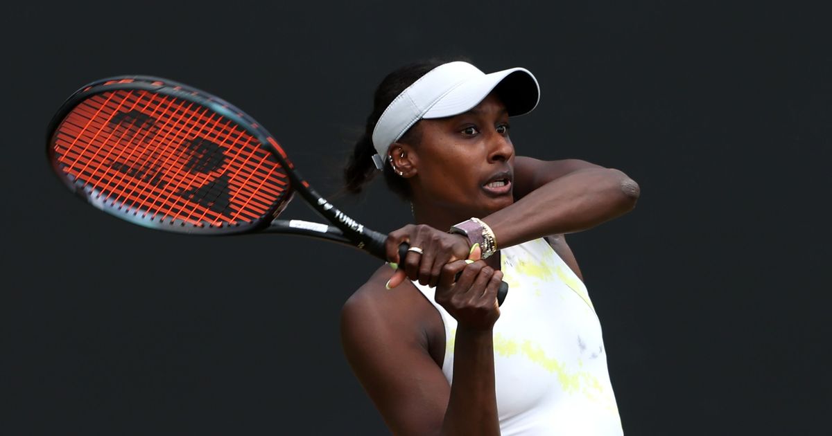 No shoes, no socks, no problem: Asia Muhammad loses footwear mid-point