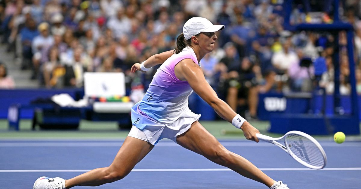 Watch: Swiatek strikes a stunning return en route to US Open Round of 16