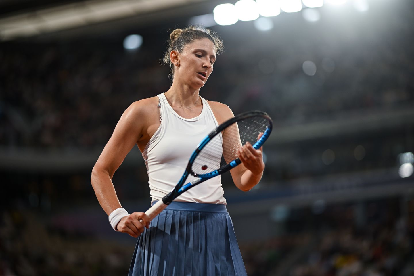 Watch: Begu takes traditional lake plunge after winning Montreux WTA 125