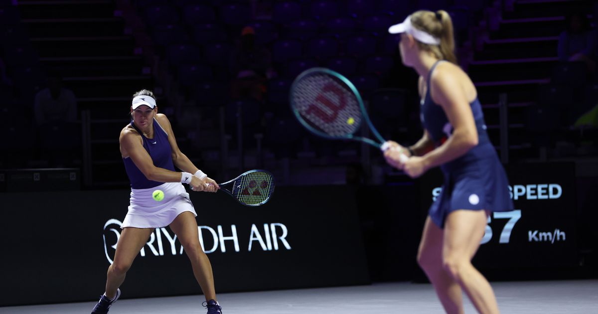 Melichar-Martinez/Perez rout Kichenok/Ostapenko, reach semis at WTA Finals