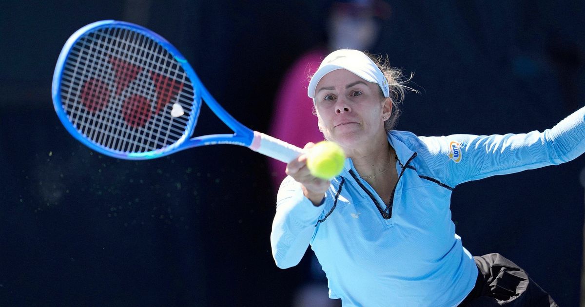 Linette battles past Gracheva in three-set Hobart opener