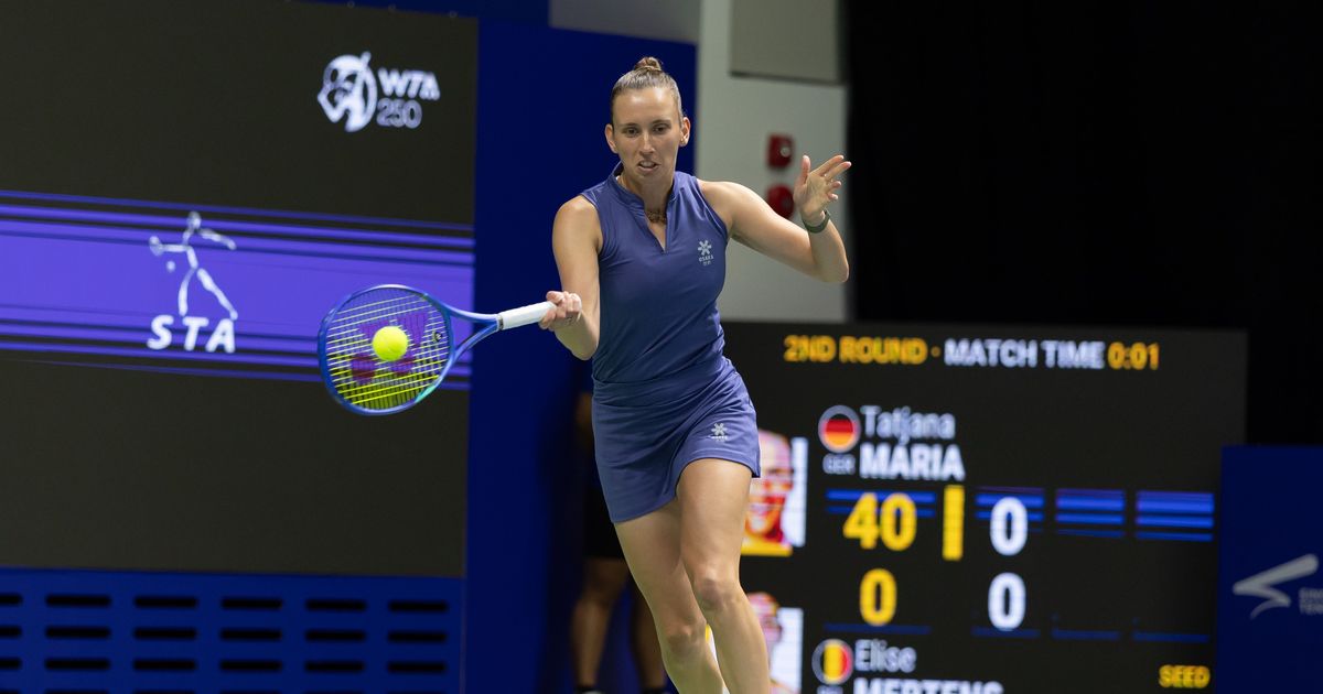 Mertens overcomes Maria from a set and a break down in Singapore