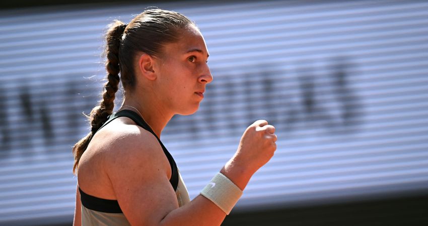 Parry stuns Anisimova at Roland Garros to break Grand Slam third-round jinx