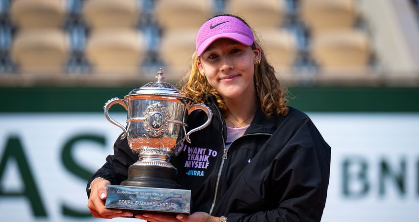 A Slam champ at last! Andreeva overpowers Chwalinska to win Roland Garros