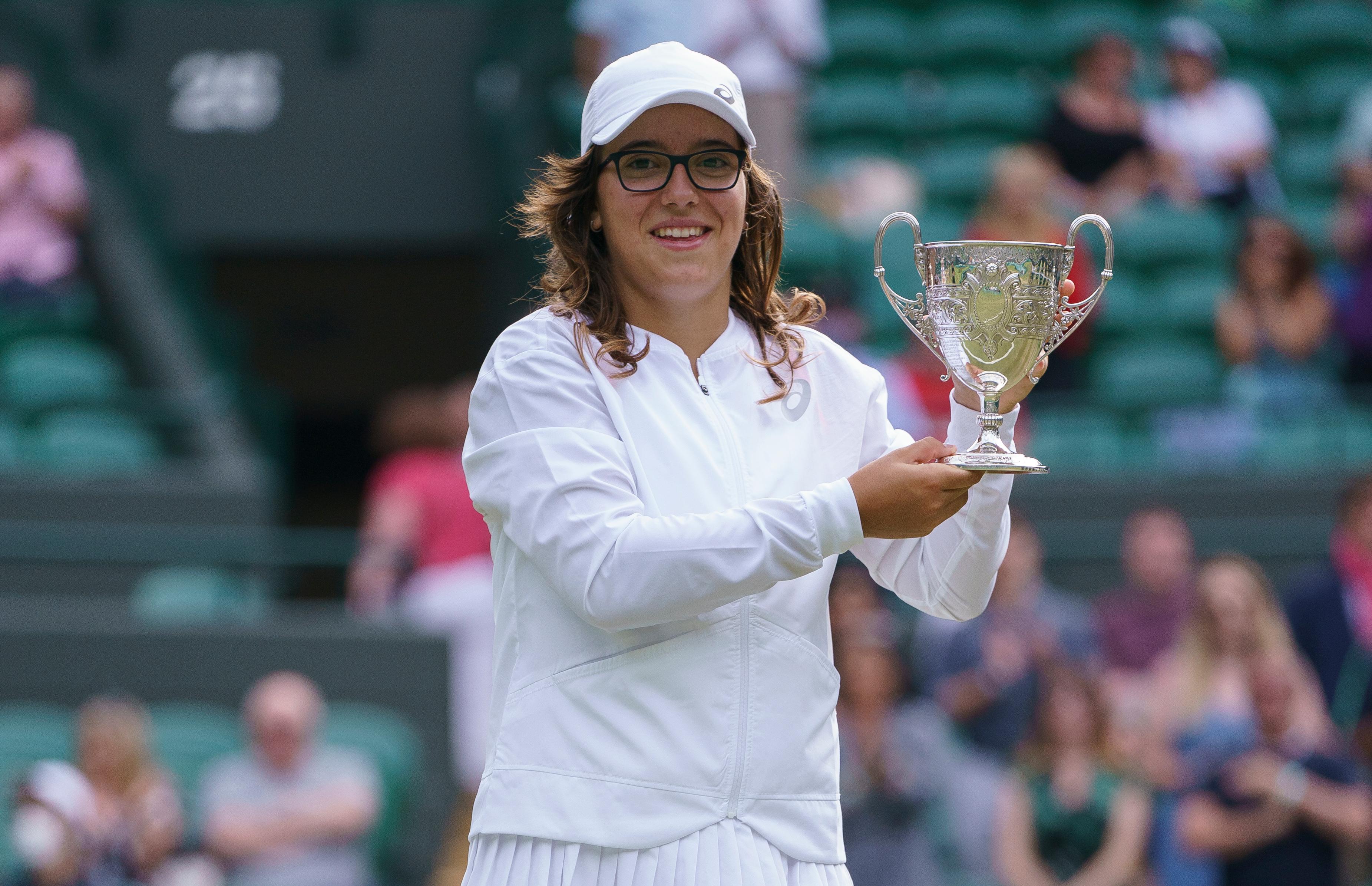 Mintegi del Olmo charges to Wimbledon junior singles crown