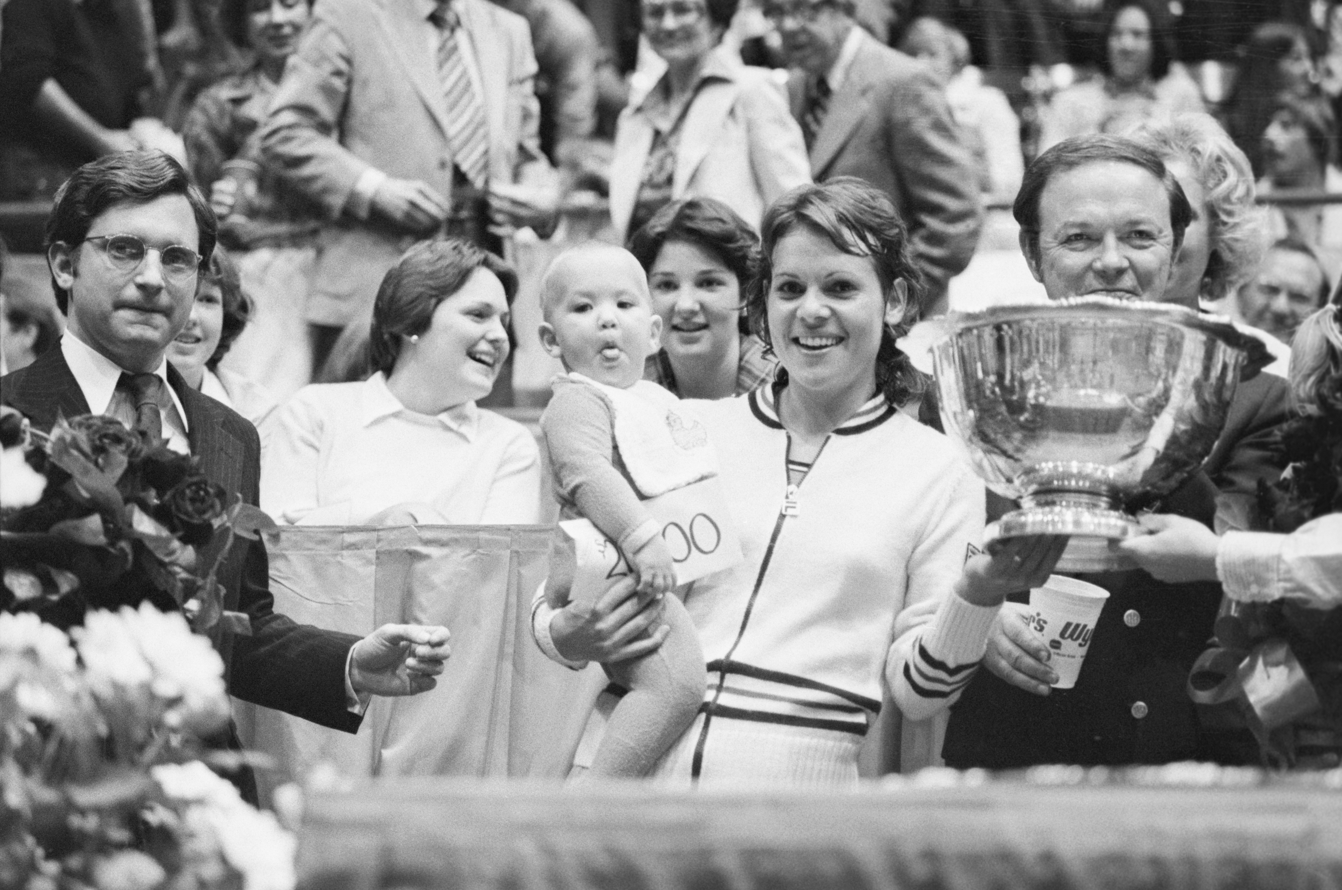 Australian Wimbledon Champions Ash Barty and Evonne Goolagong-Cawley ...