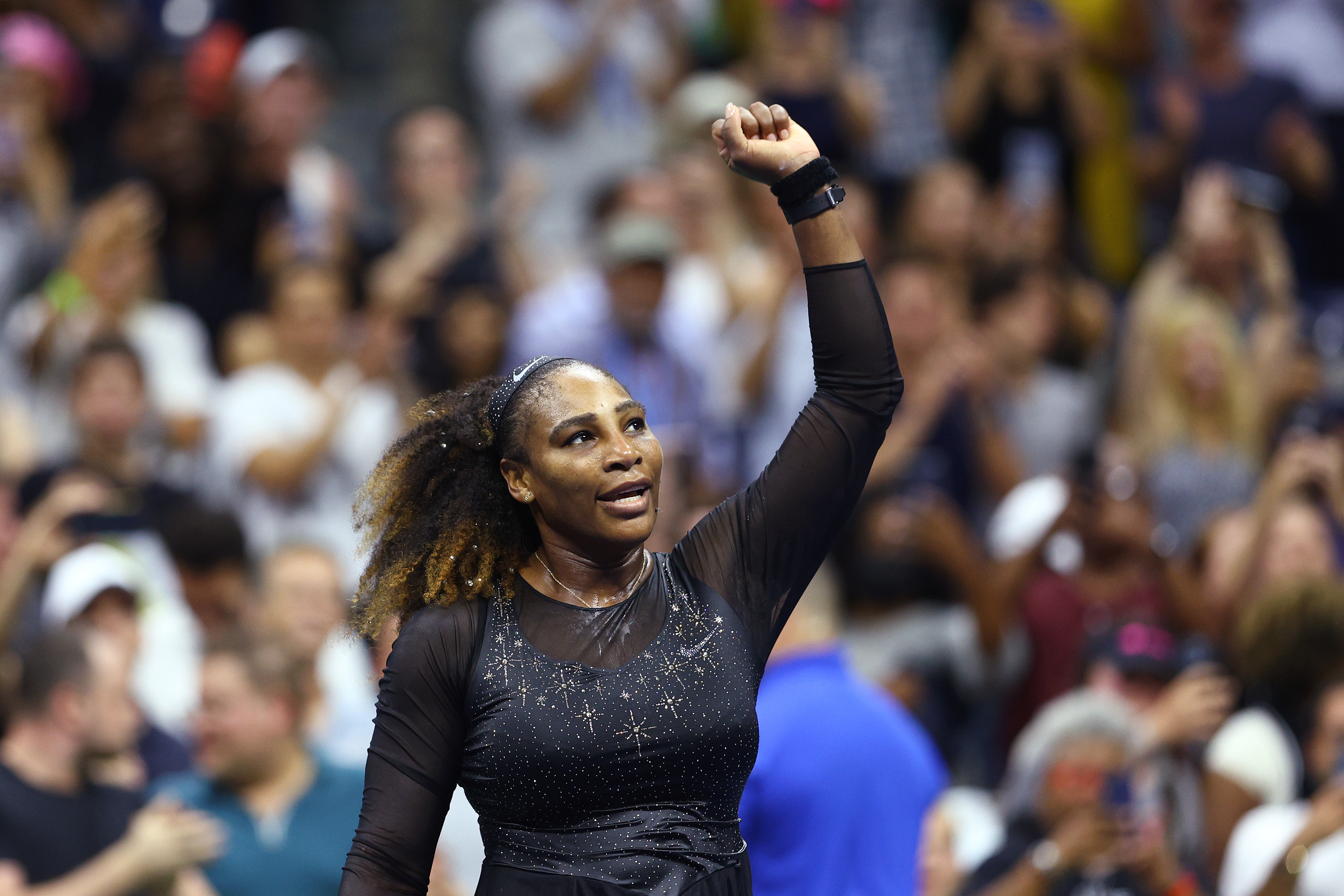 In front of raucous crowd, Serena Williams wins at US Open