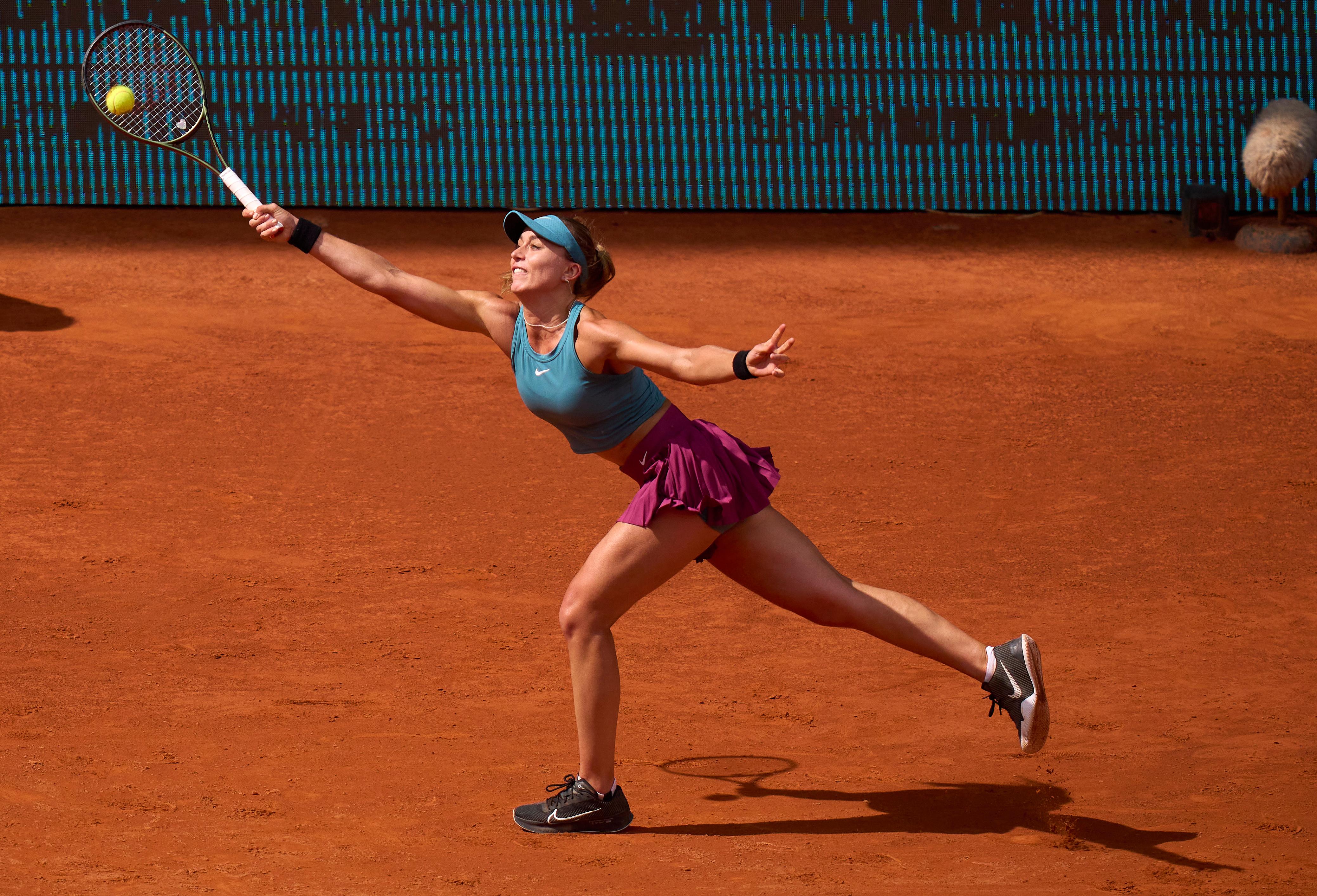 Badosa eases past Gauff on home soil in Madrid; faces Sakkari next