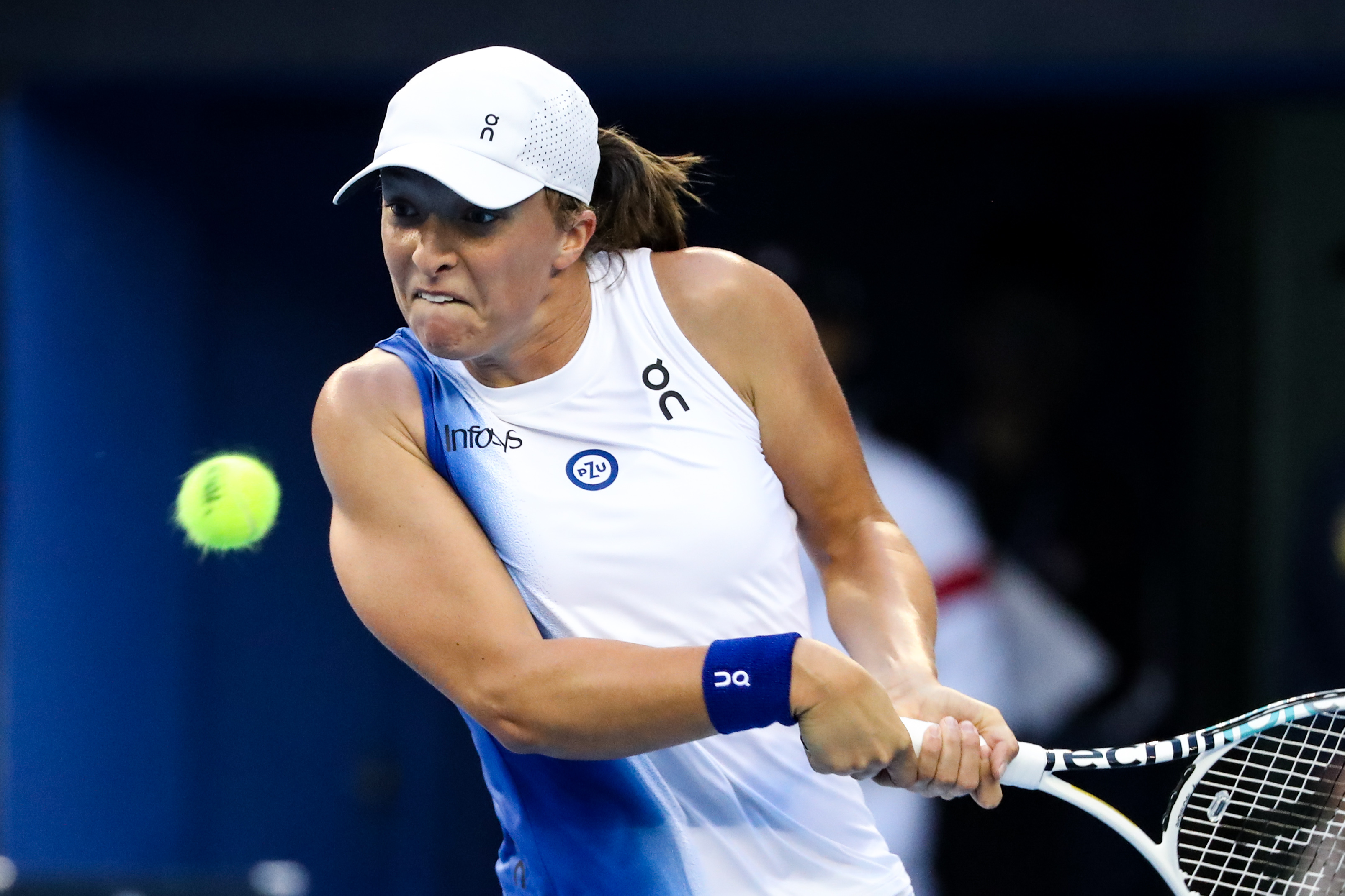 Swiatek advances past Gracheva into Beijing last 16