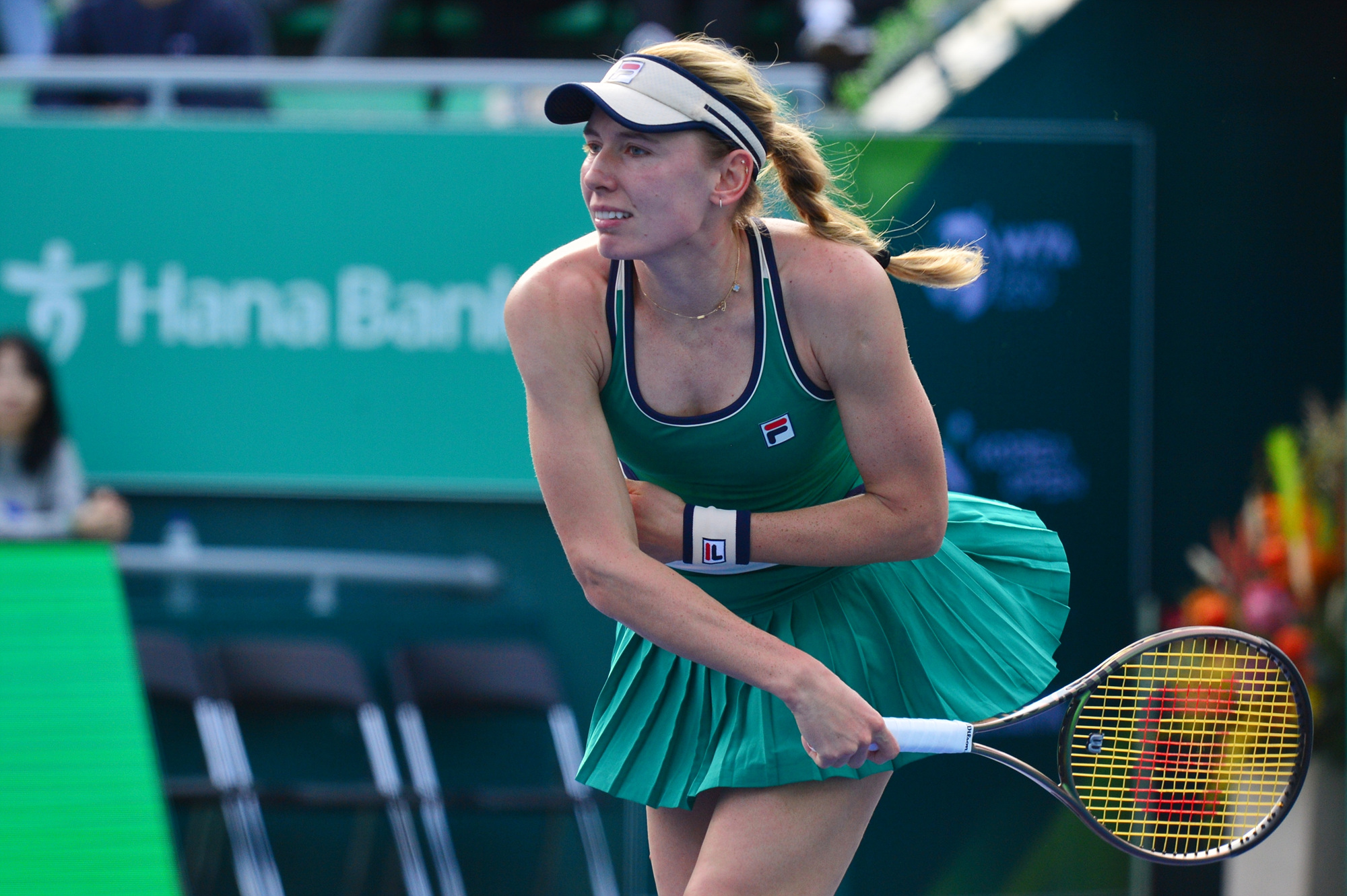 Defending champ Alexandrova bests Hontama in Seoul opener
