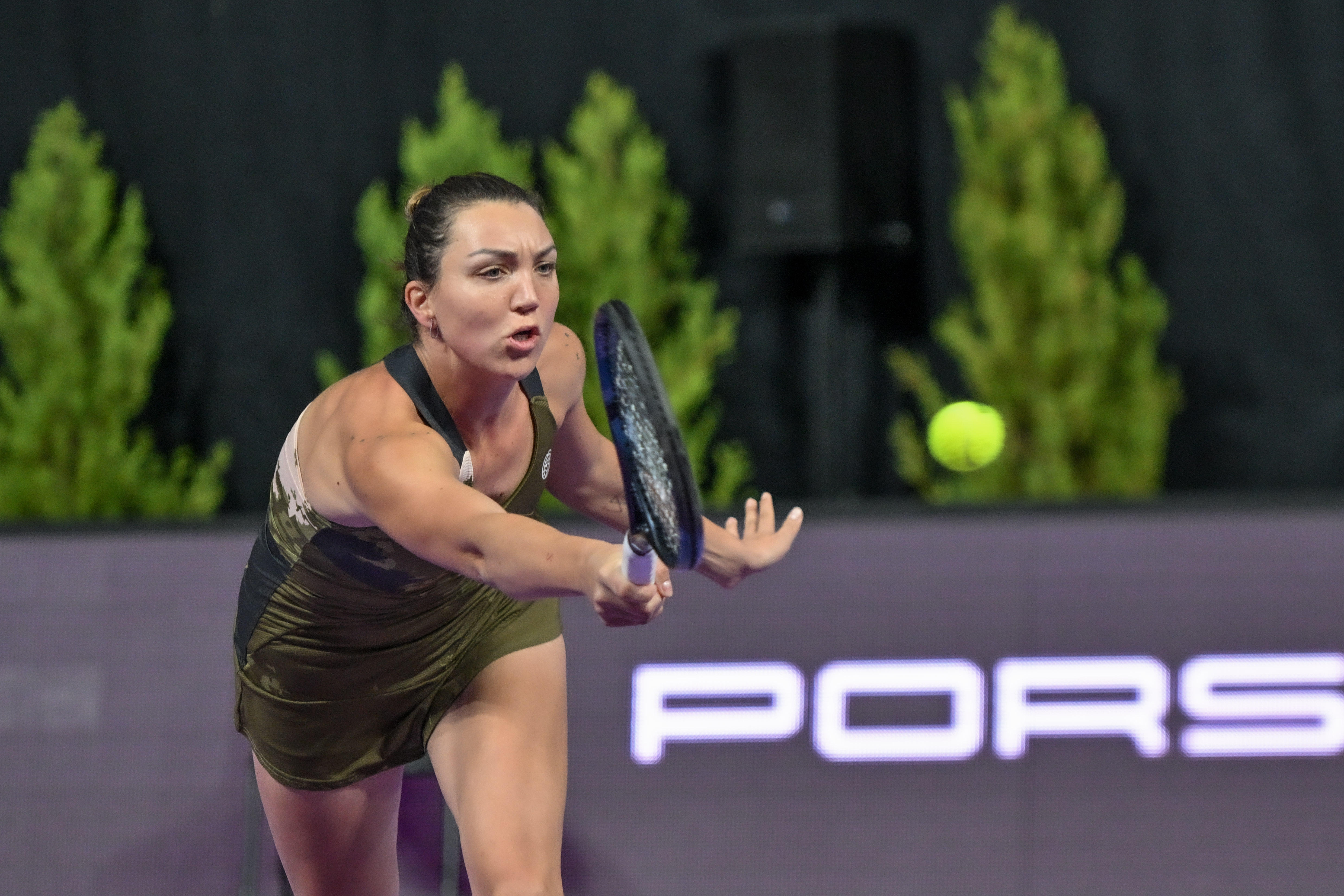 On home soil, Tig overcomes qualifier Matoula in over three hours