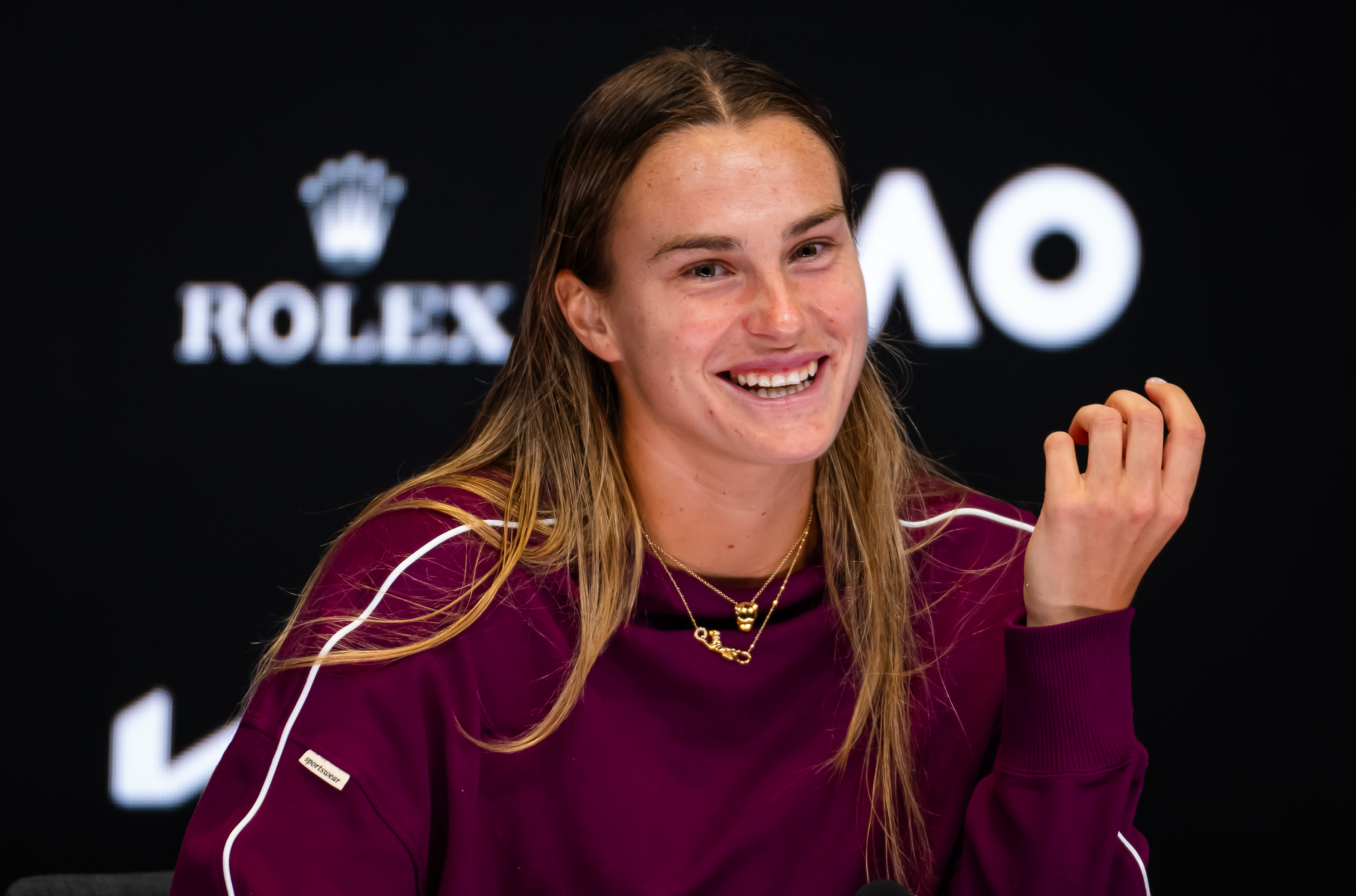Why Sabalenka autographs her fitness trainer Jason Stacy's head