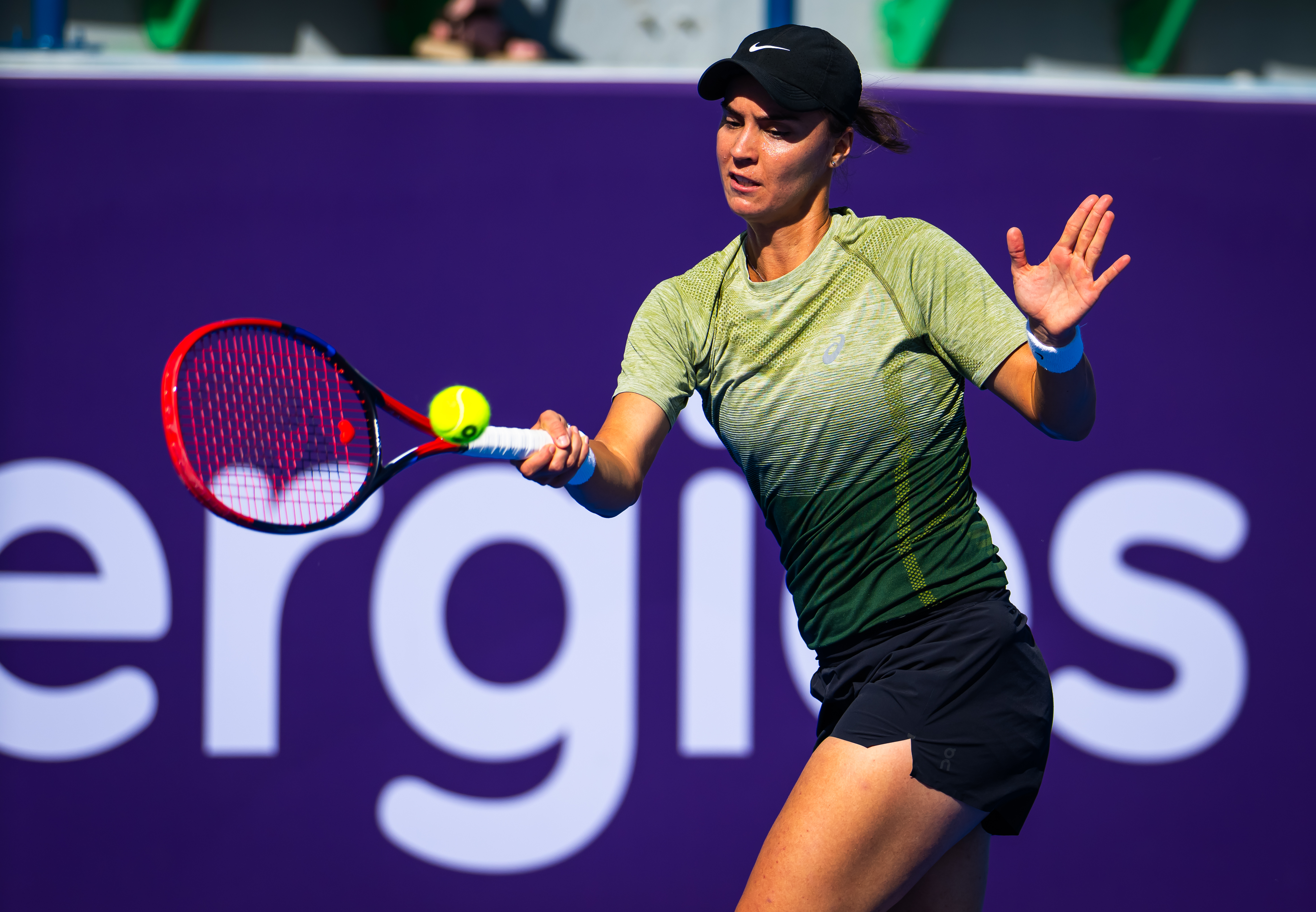 Kalinina knocks out Raducanu in Doha; Fernandez wins, Krejcikova withdraws