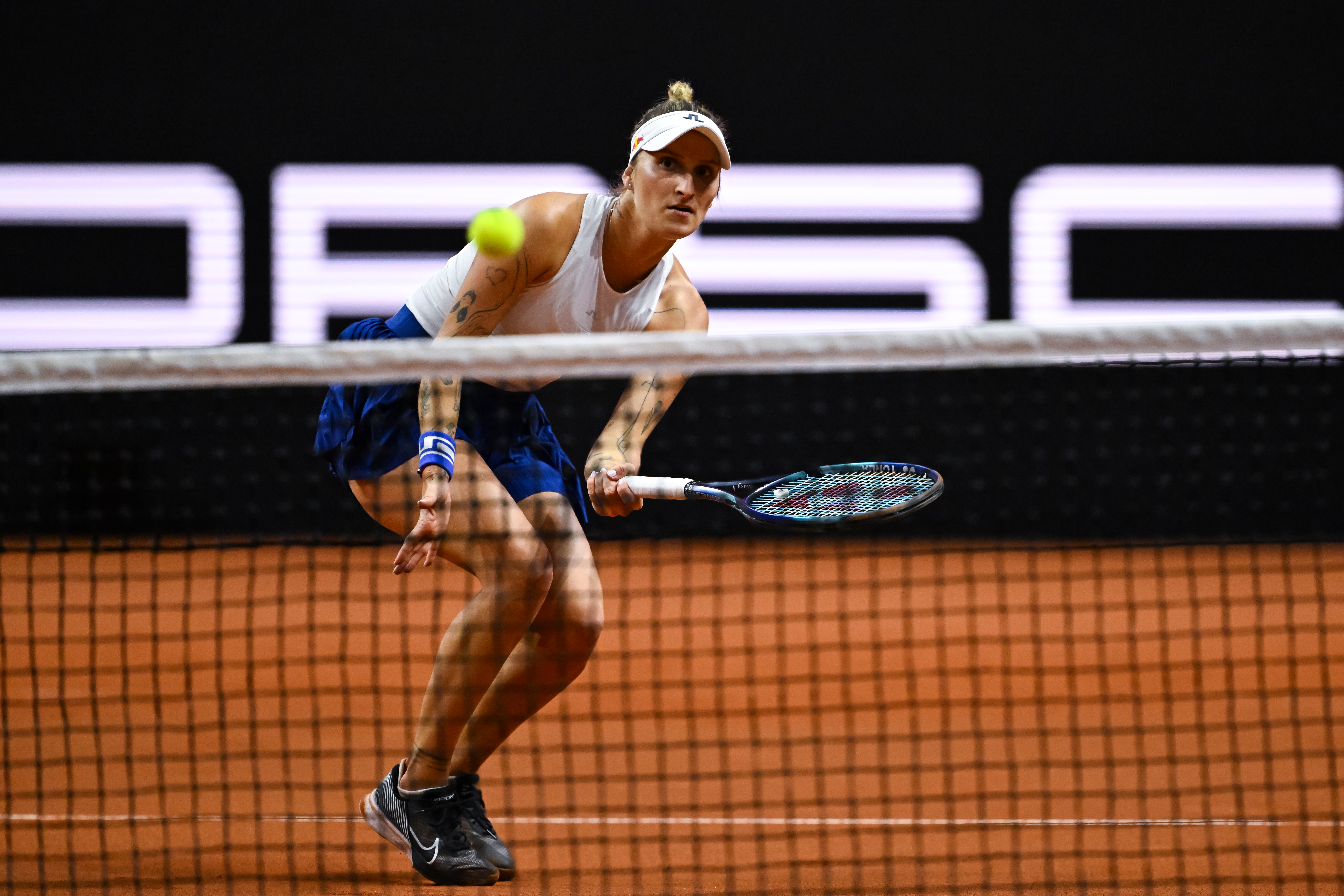 Vondrousova knocks out Sabalenka in Stuttgart quarterfinals