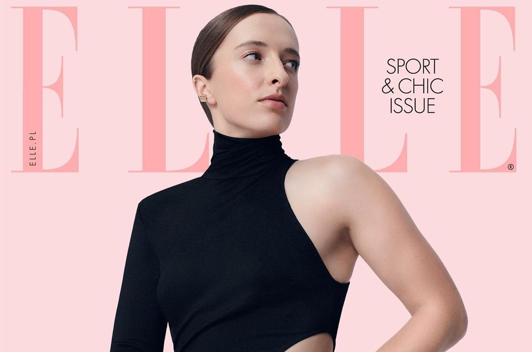 'Absolutamente espectacular': Swiatek en la portada de Elle en Polonia