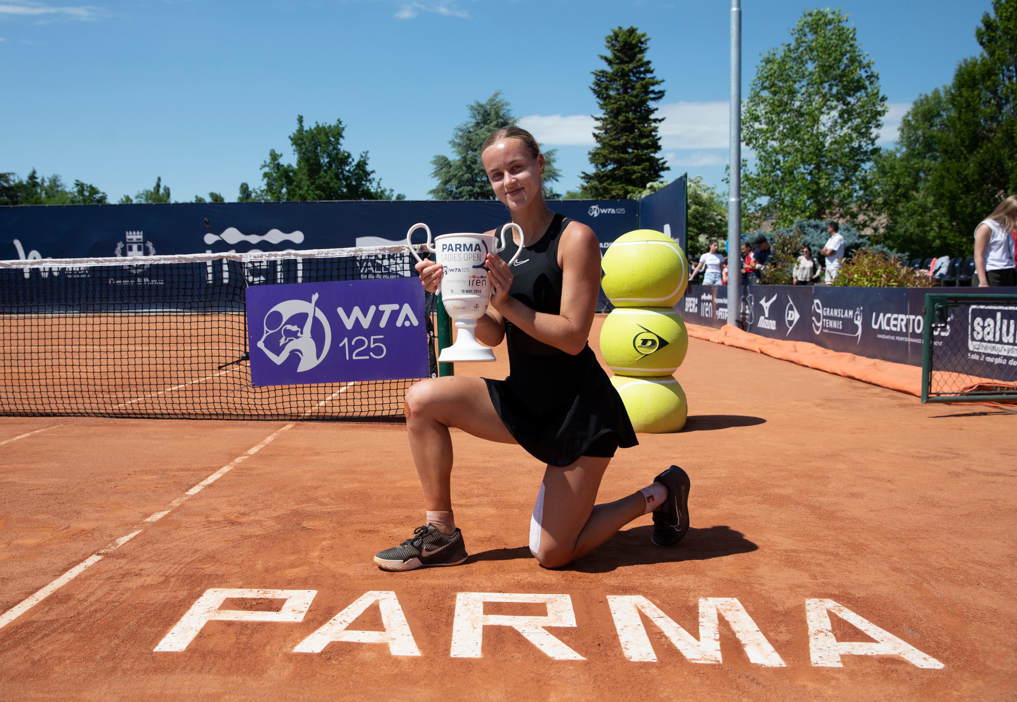 Schmiedlova battles to WTA 125 Parma title; Shnaider wins at WTA 125 Paris