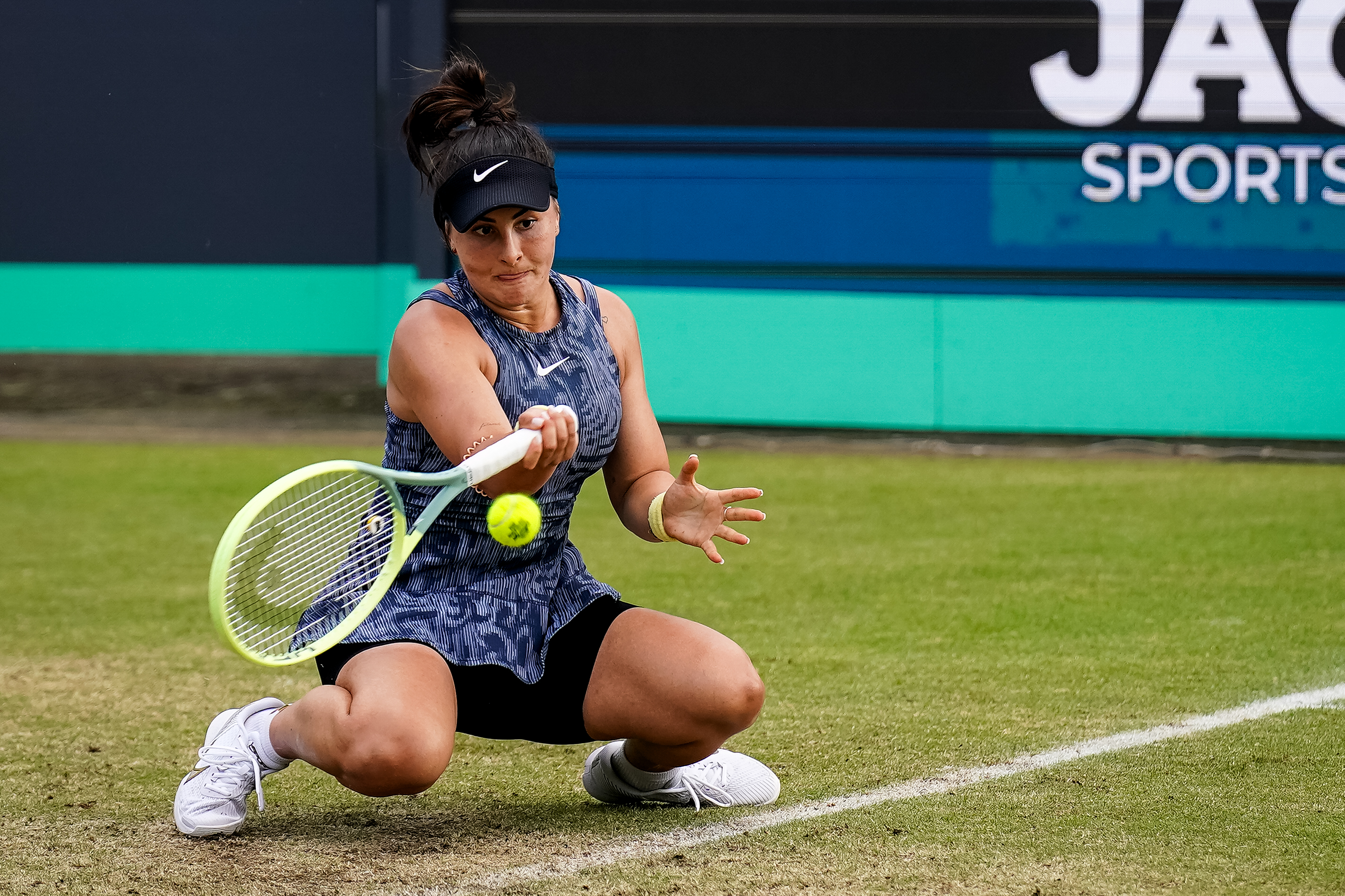 Andreescu snuffs out Osaka comeback to make first semifinal of 2024
