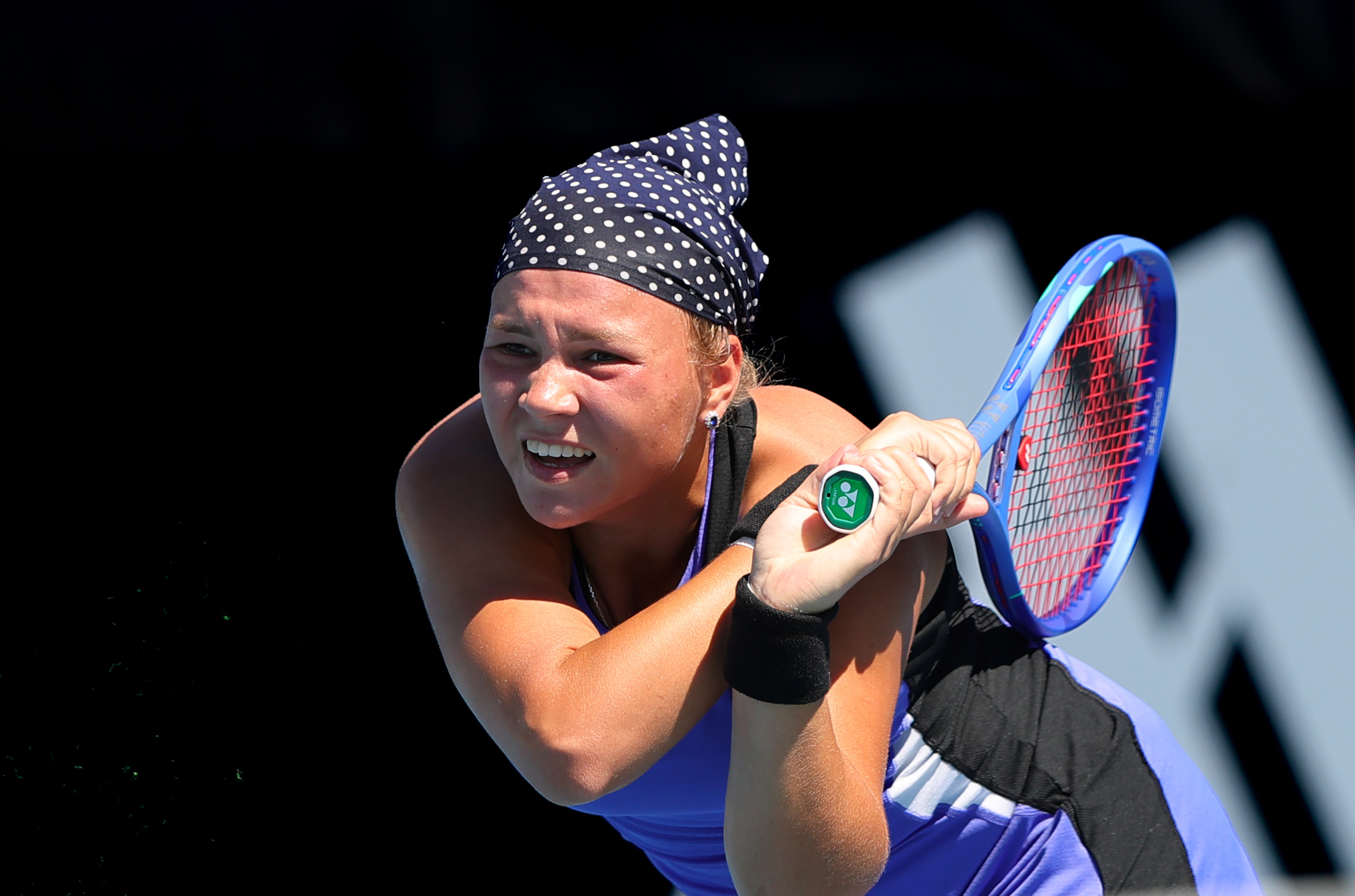 Shnaider quells qualifier Siniakova in topsy-turvy Adelaide first round