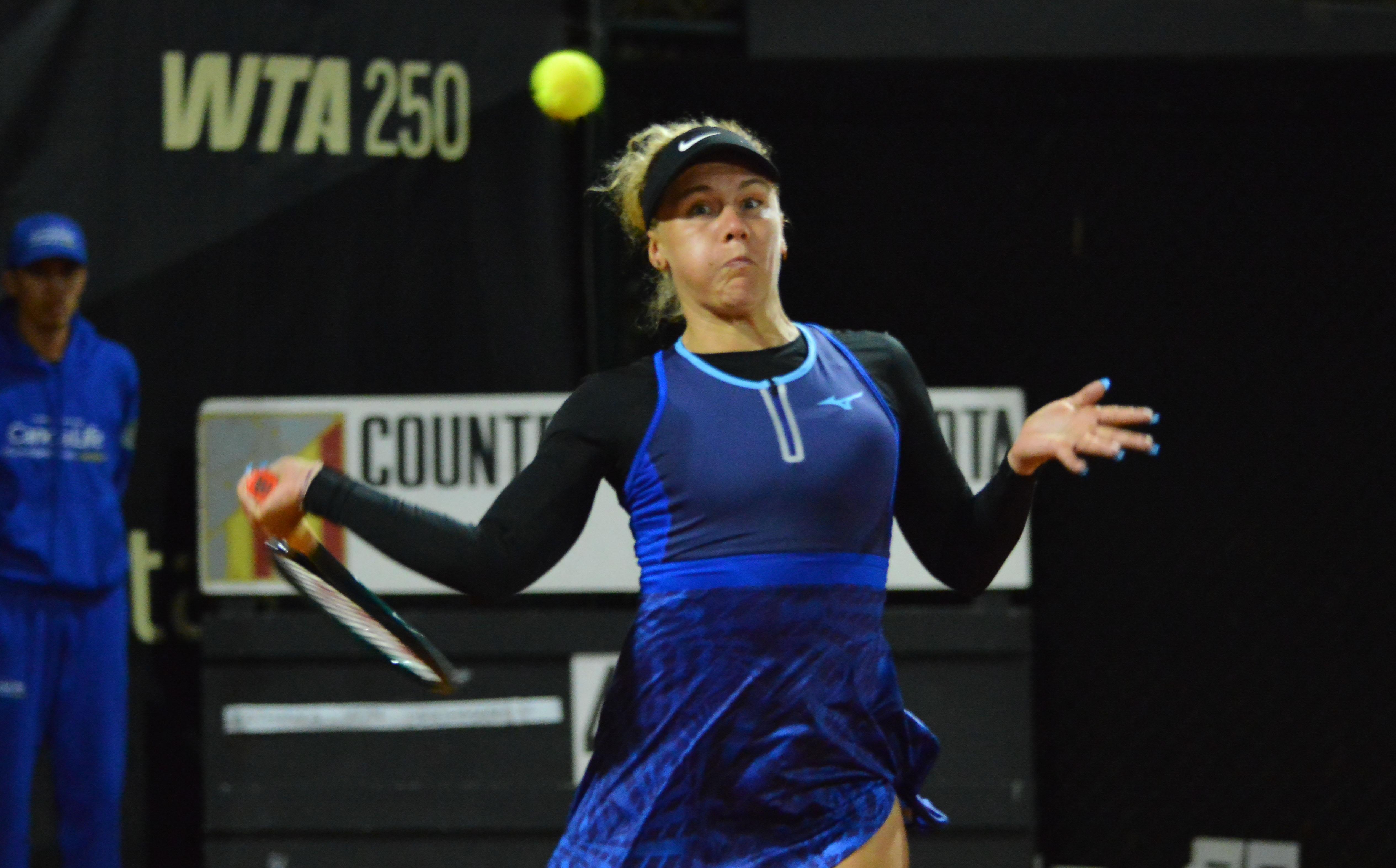 Jeanjean wins all-French clash to make first WTA Tour quarterfinal