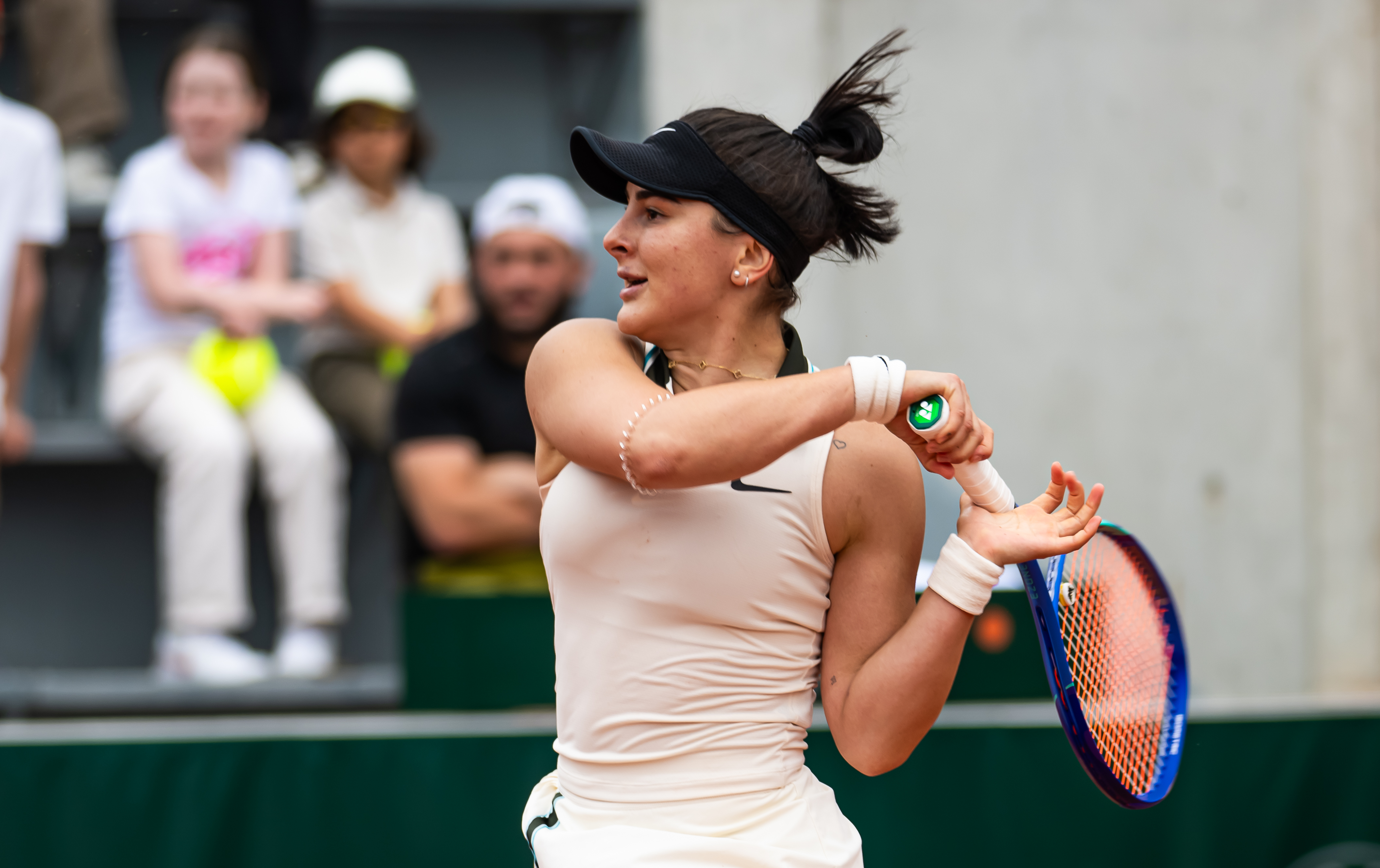 Back in Roland Garros qualifying, Andreescu wins 6-0, 6-0 for first time