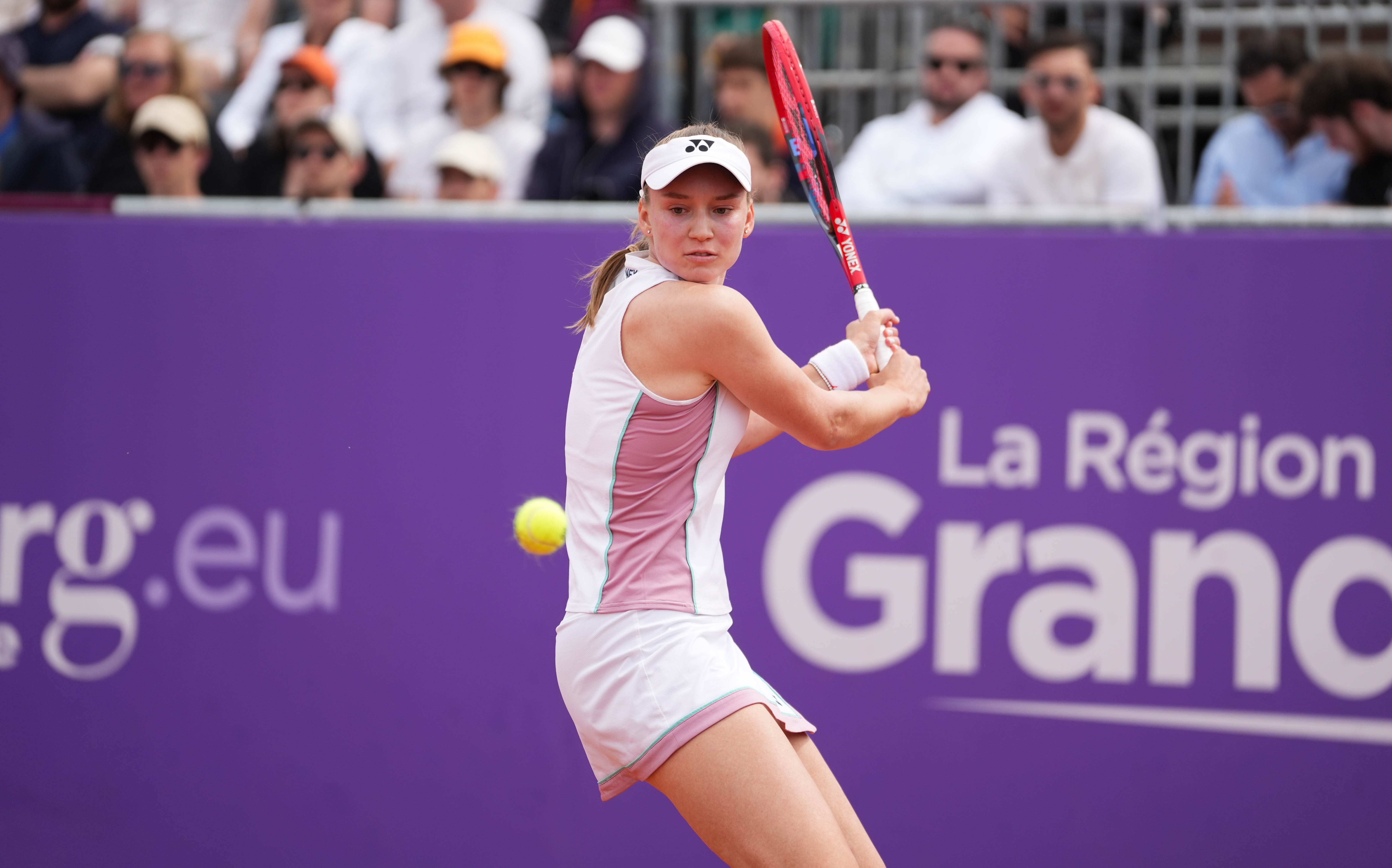 Reinando en Estrasburgo: Rybakina gana su primer título en más de un año