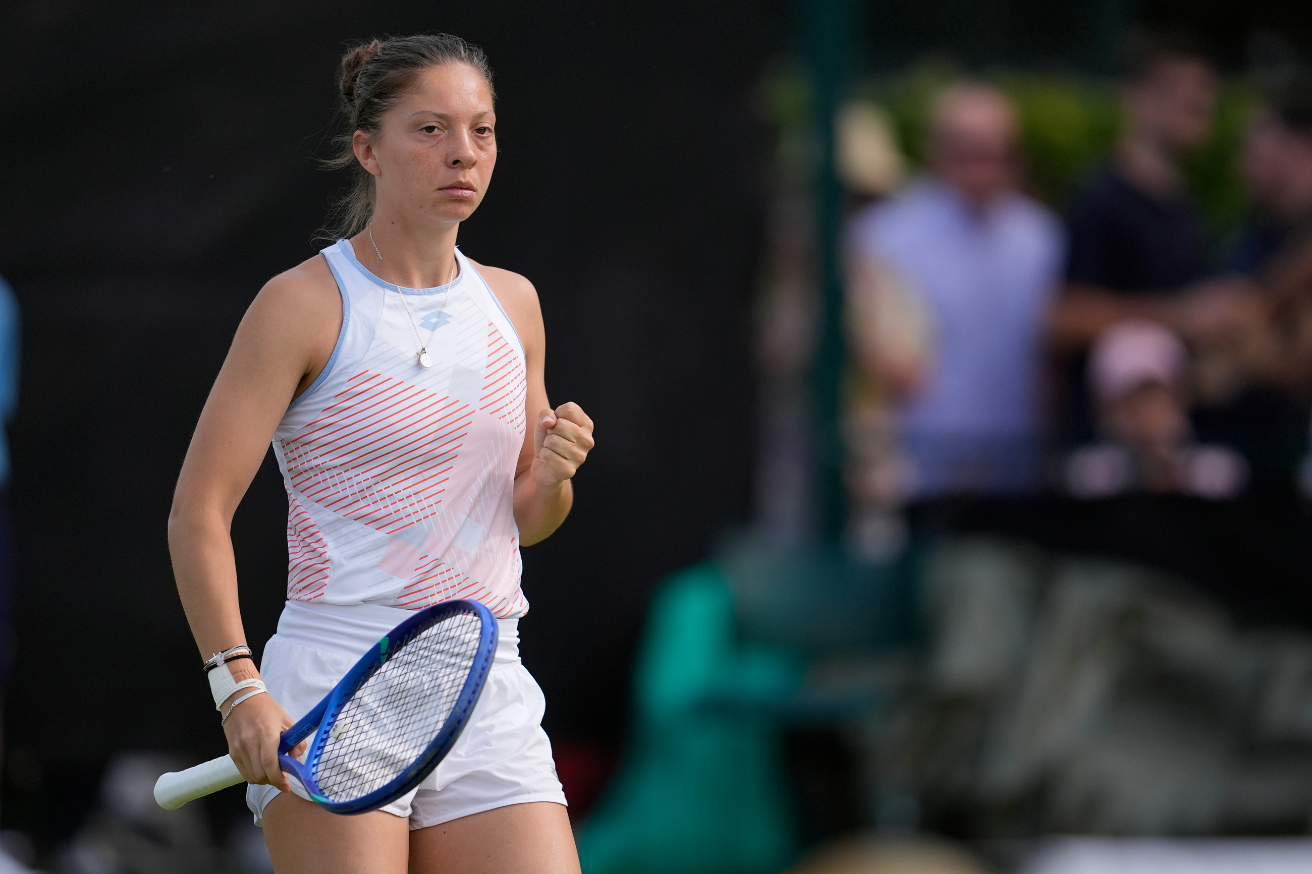 Ruzic bests Bronzetti in Nottingham for first tour-level grass-court win