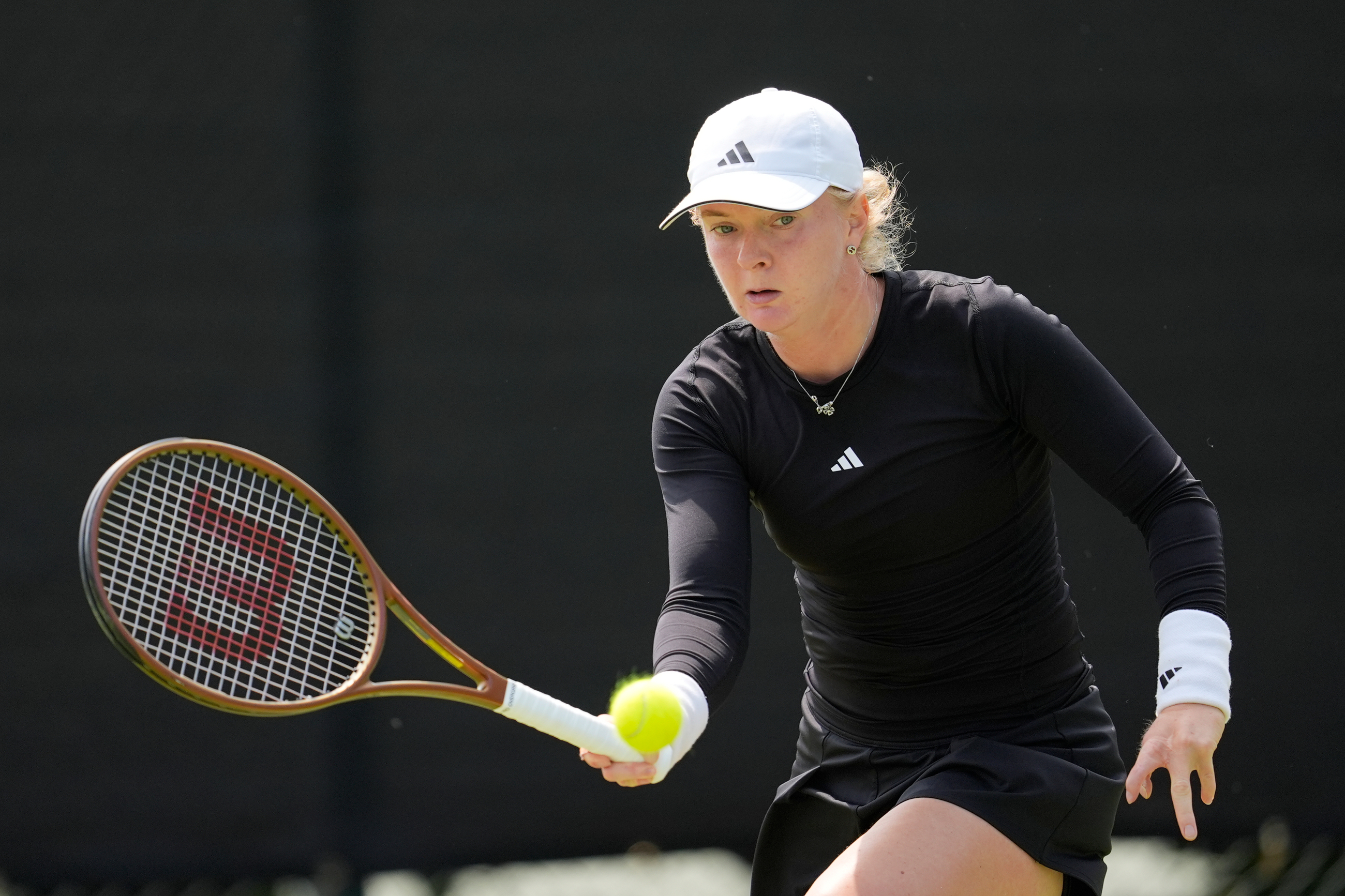 Francesca Jones wins clash of British wild cards vs. Dart in Nottingham