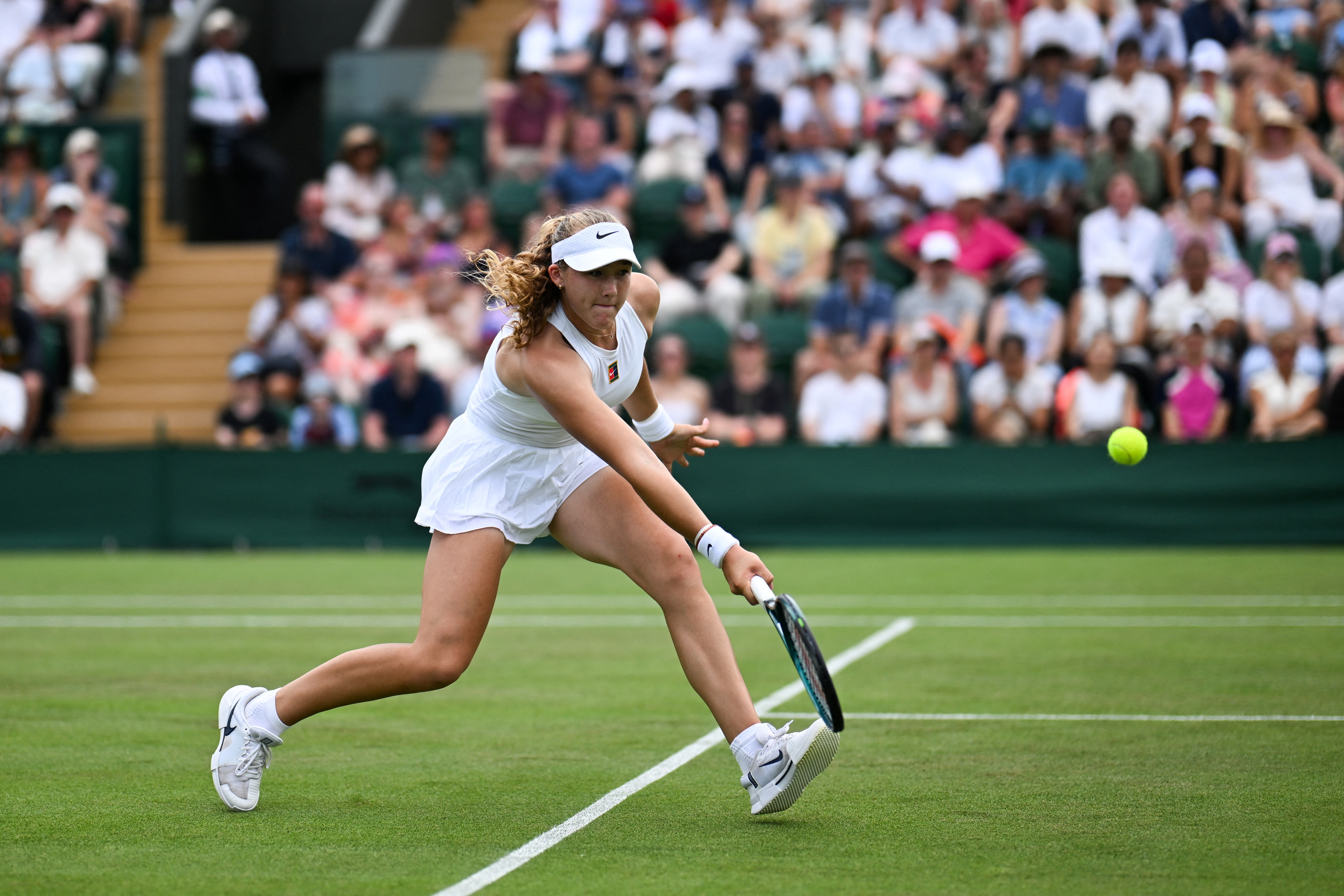 Andreeva bests Sherif, returns to winning ways at Wimbledon