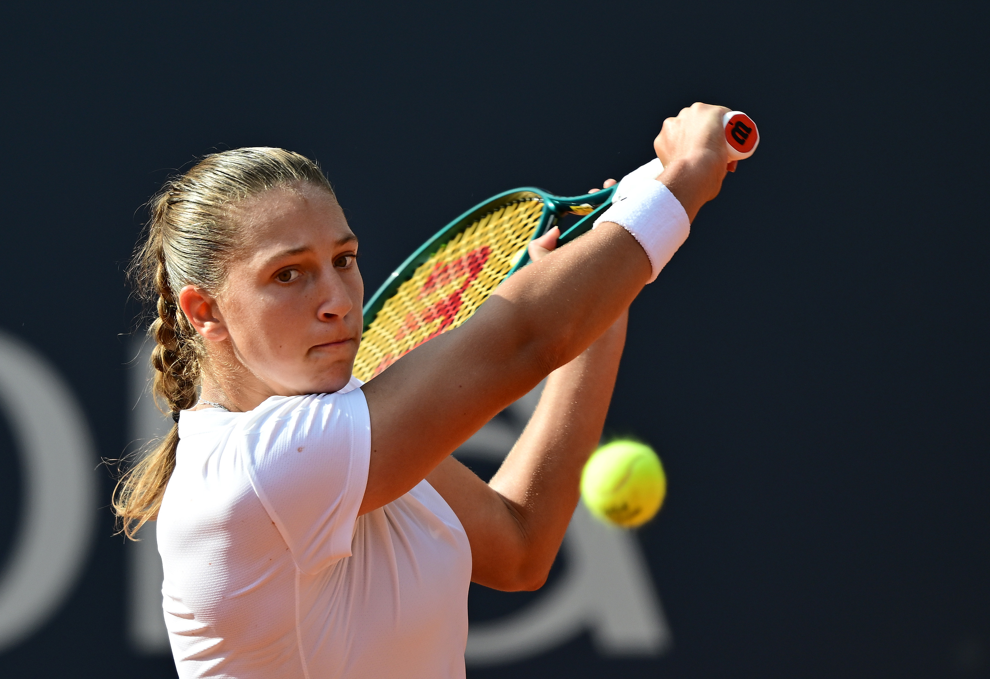 Watch: Diane Parry's spectacular save of two match points in Hamburg