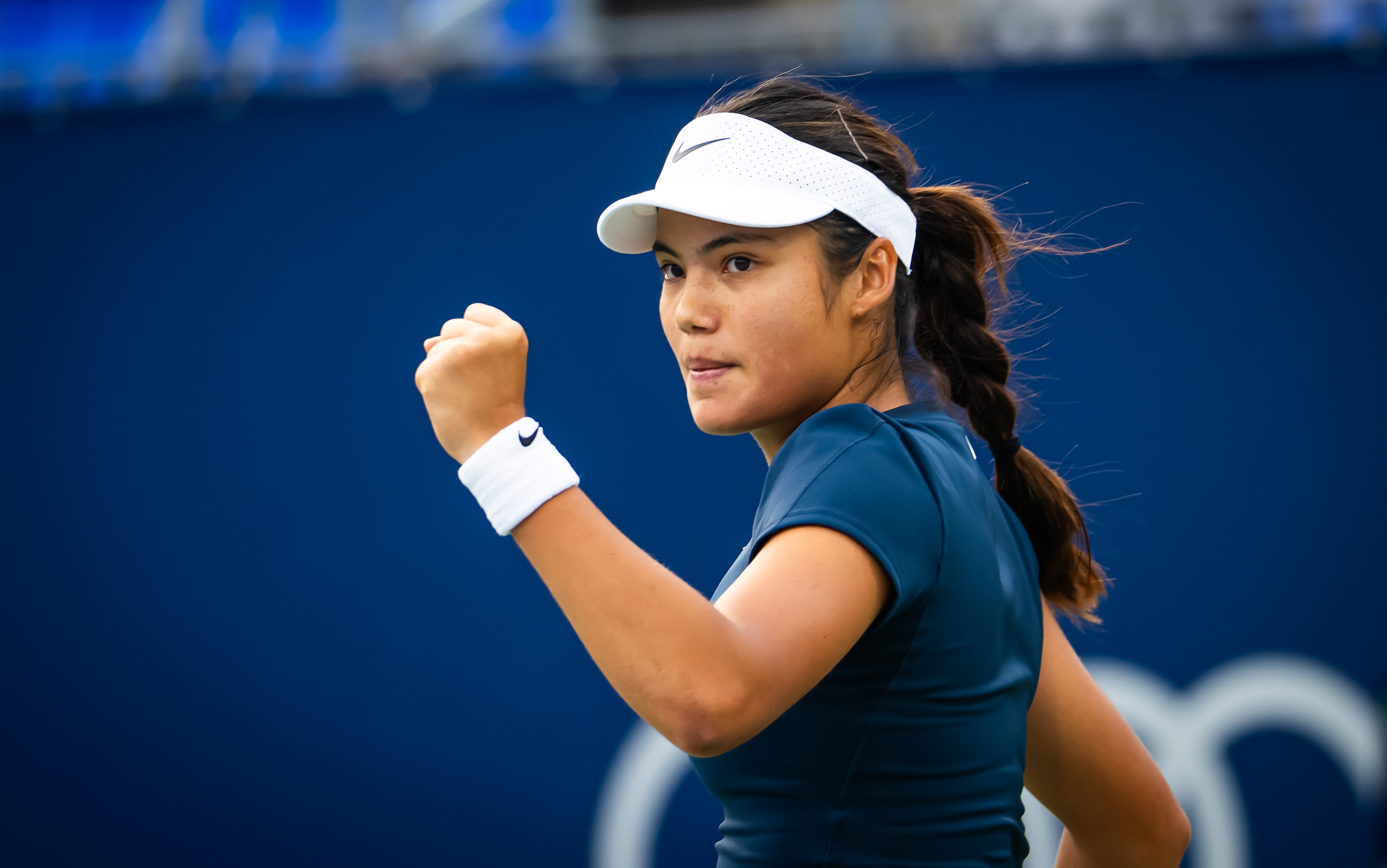 Raducanu charges past Stearns to make Montreal third round