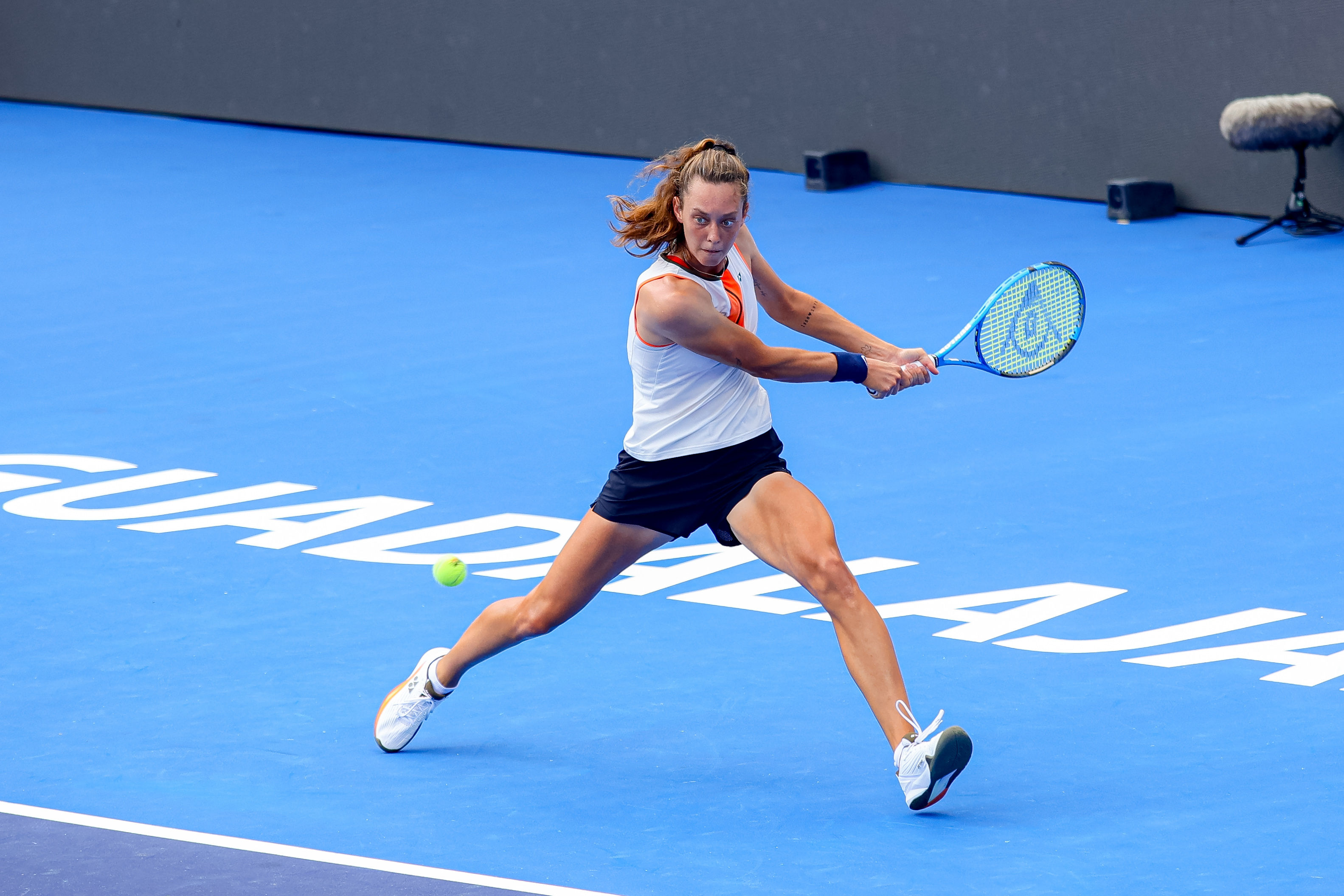 College champ Vidmanova upsets Parks for first WTA main-draw win