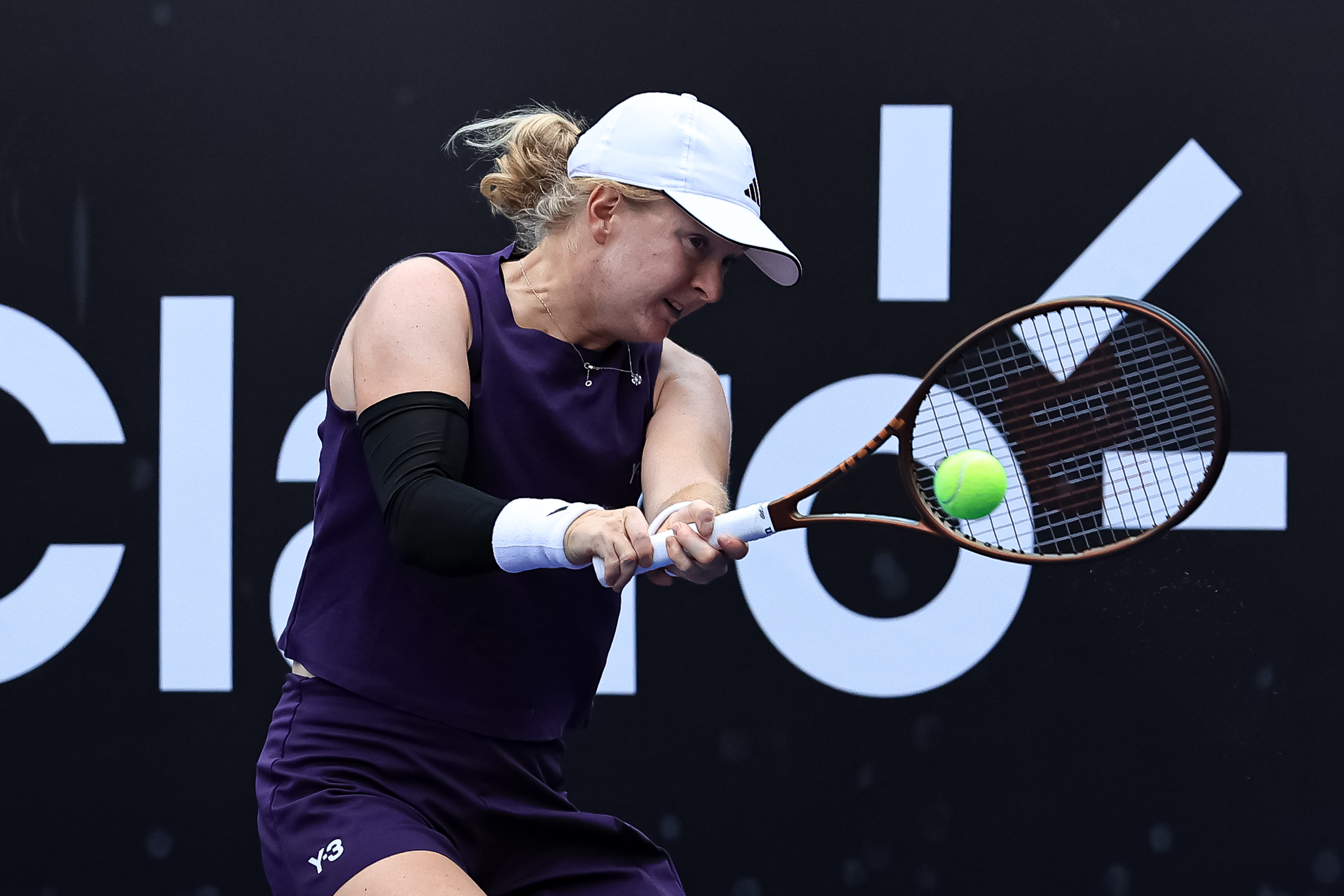 Francesca Jones defeats Glushko from a set down in Sao Paulo opener