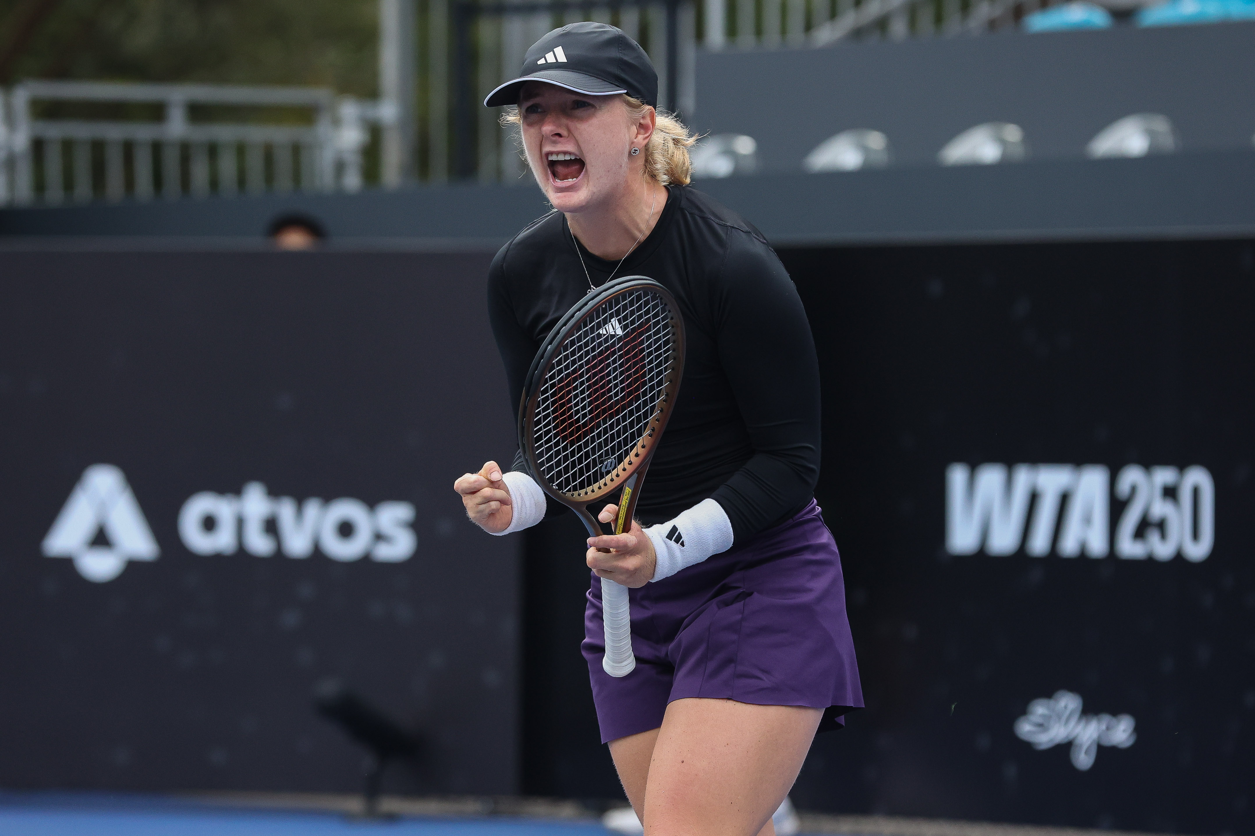 Francesca Jones tops Sierra in Sao Paulo; into second WTA semifinal