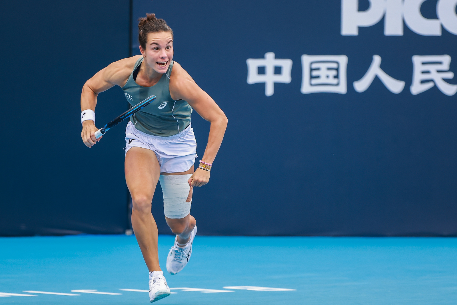 Boisson tops Samsonova in Beijing for first Top 30 win on hard courts