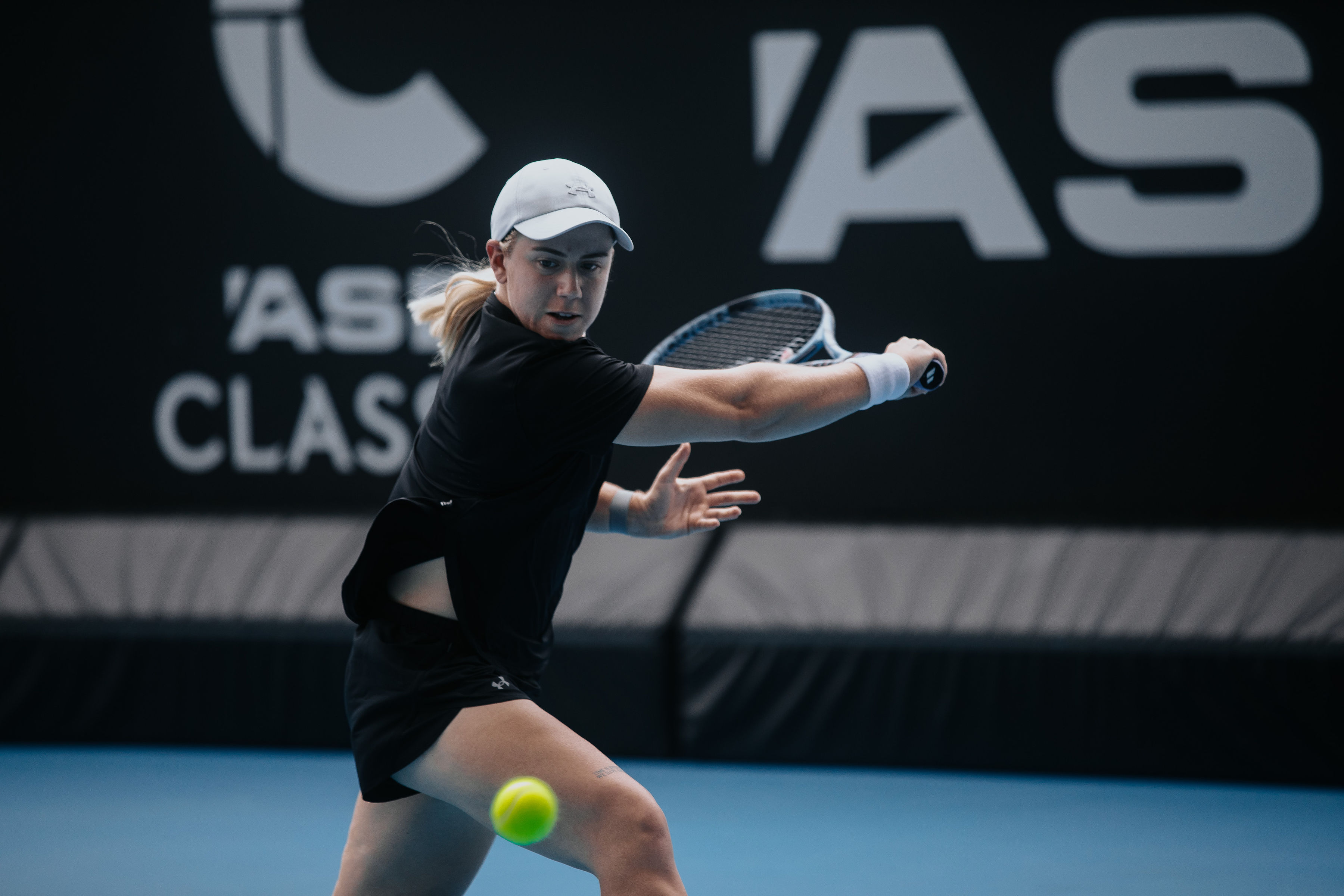Kartal battles past Tjen in three-set Auckland opener