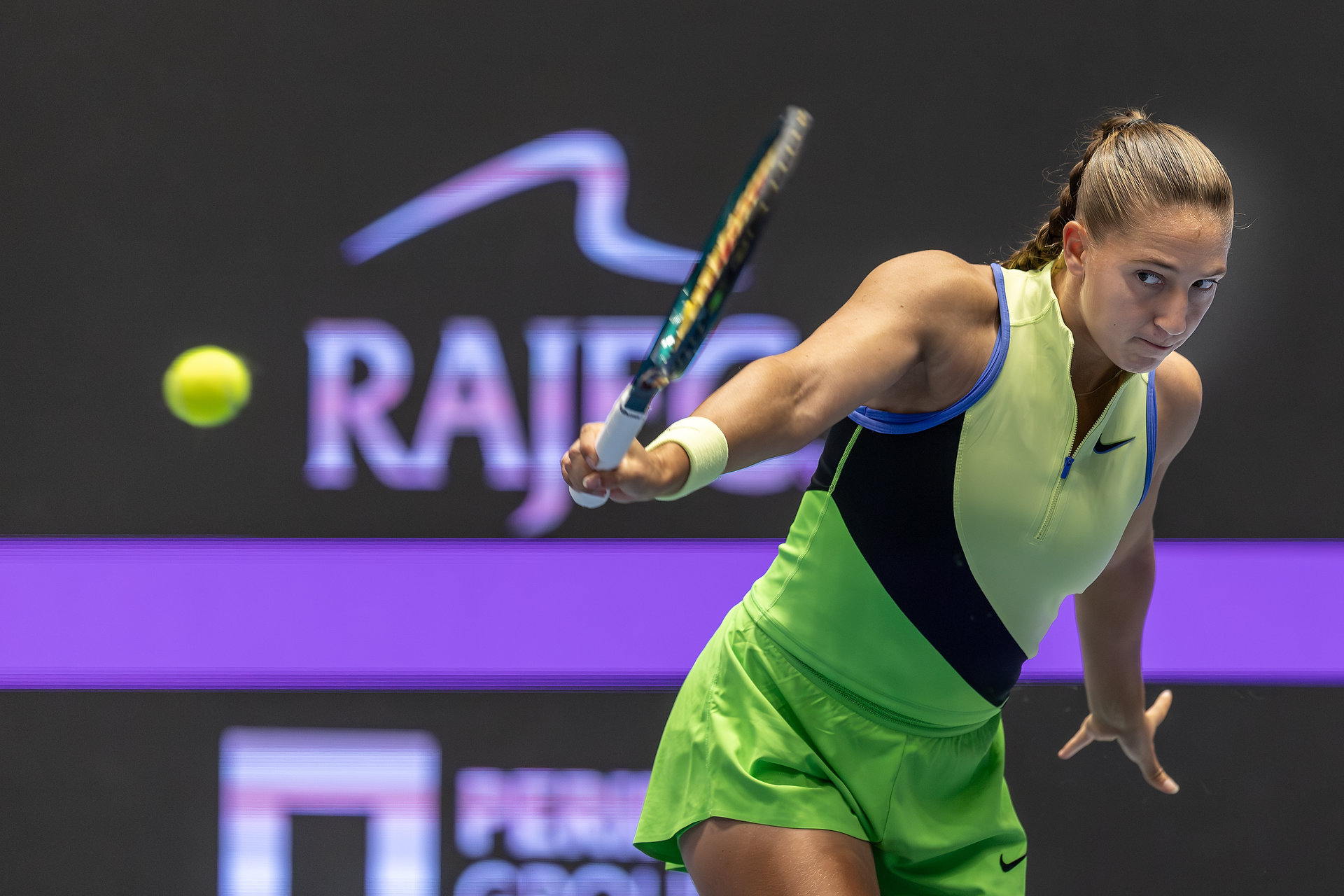 Parry wins shot-making clash over Bartunkova to reach Ostrava semis