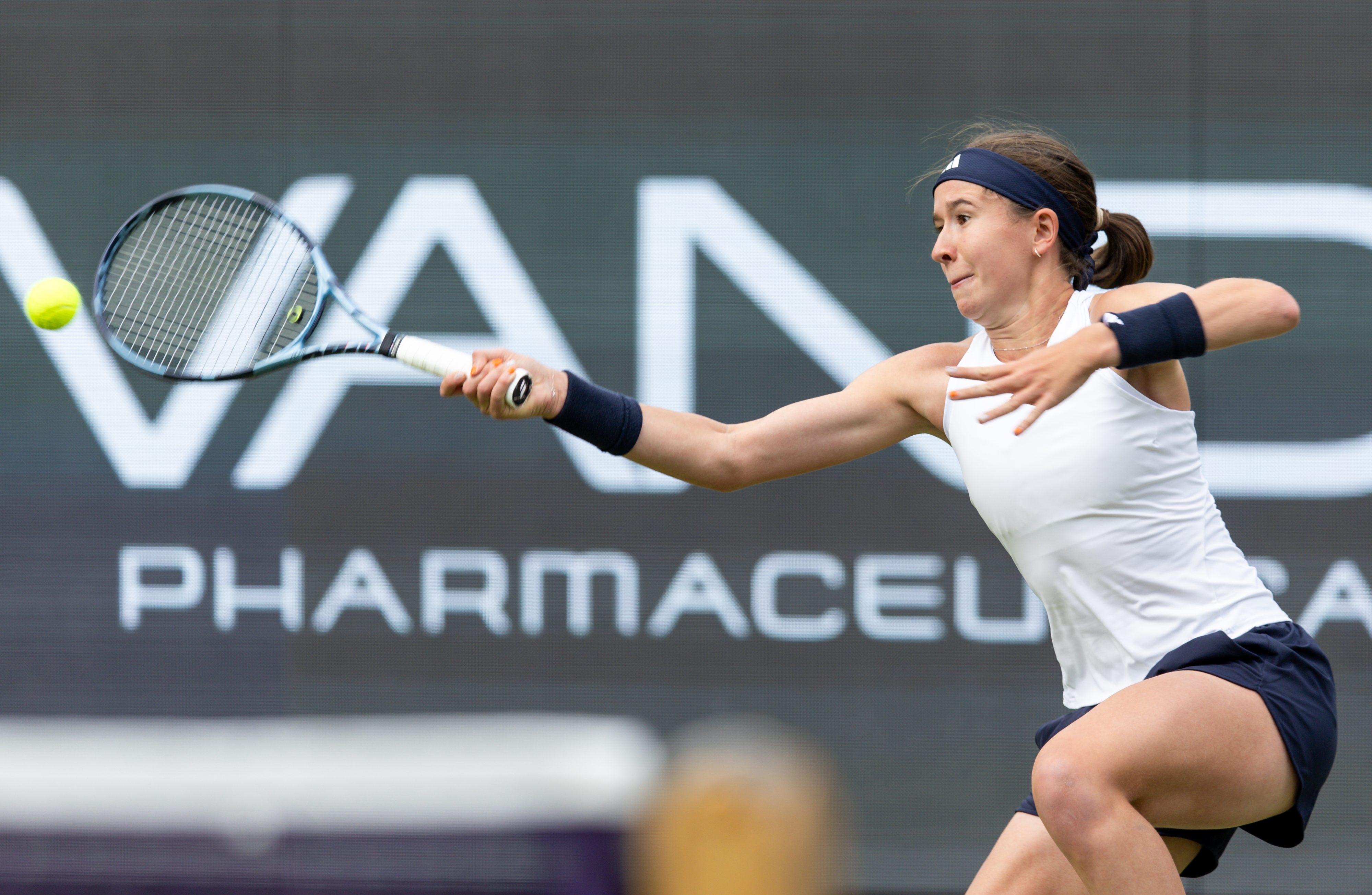 Bartunkova wins rollercoaster Berlin opener vs. Shnaider; third Top 20 win
